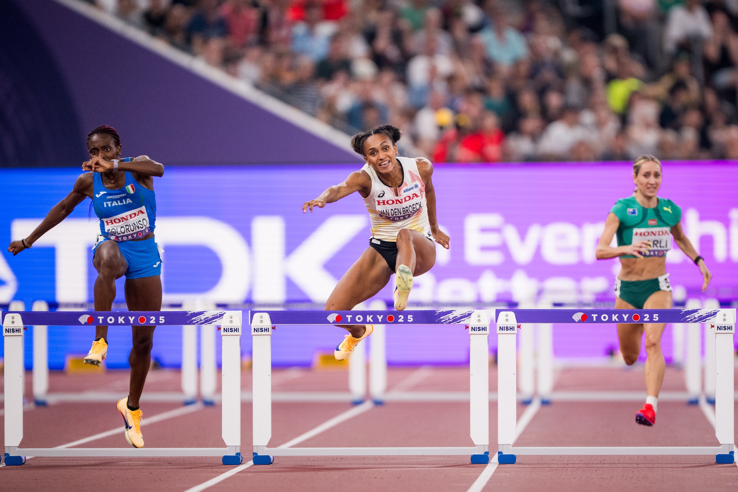 Globetrotter Van den Broeck sprin(g)t in Belgisch record naar WK-finale ...