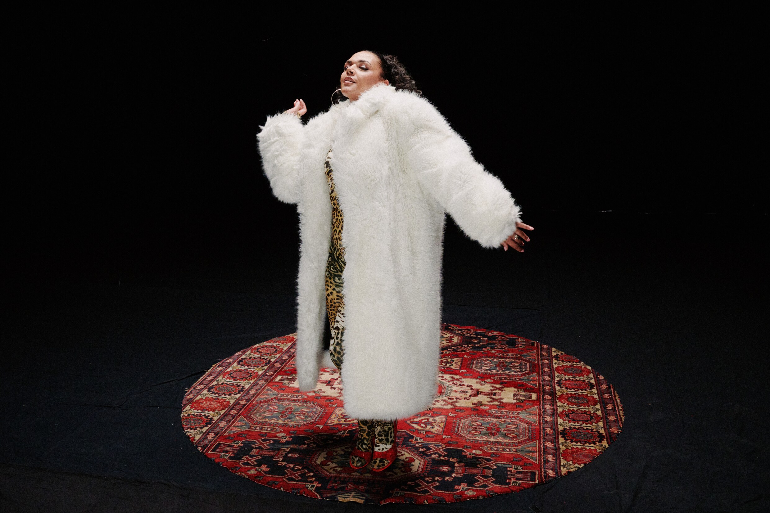 StuBru-dj Bibi Seck brengt haar eigen disconummer uit: ‘Ik wilde later ...