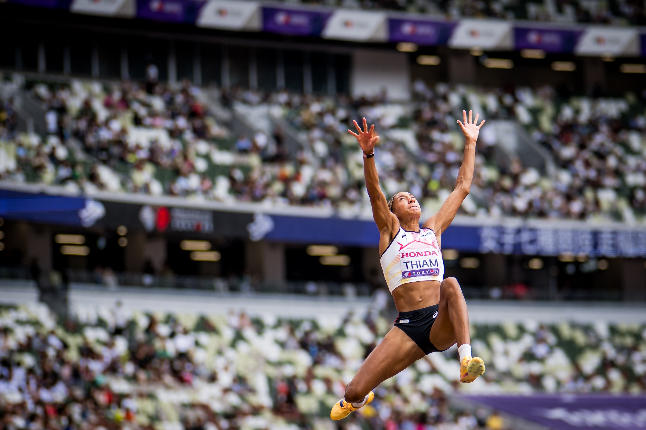 Waalse atletiekbond reageert op opgave Nafi Thiam op WK in Tokio: ‘Er ...