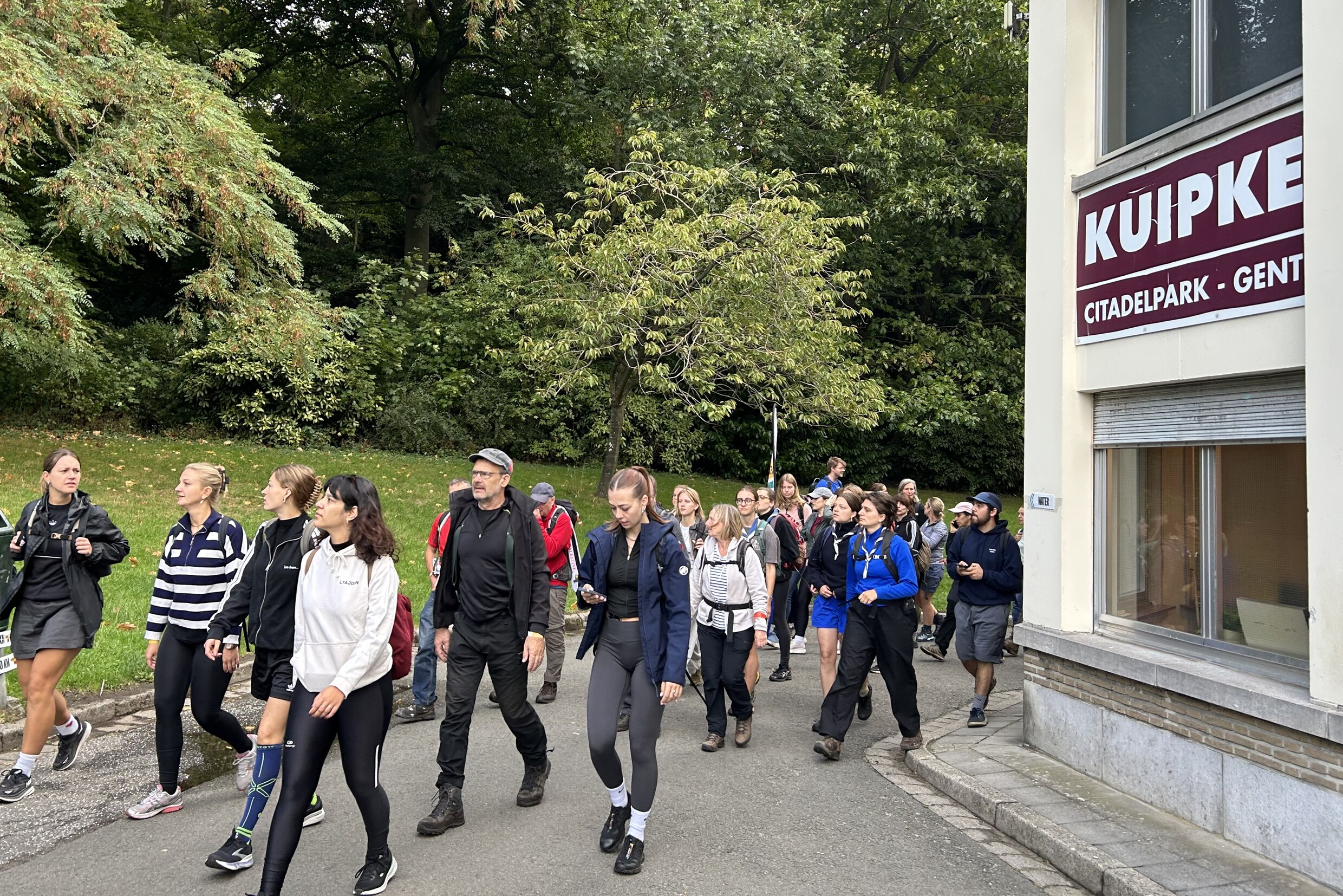 ‘Ik vind het heel fijn om die steun te ervaren’: duizenden mensen ...
