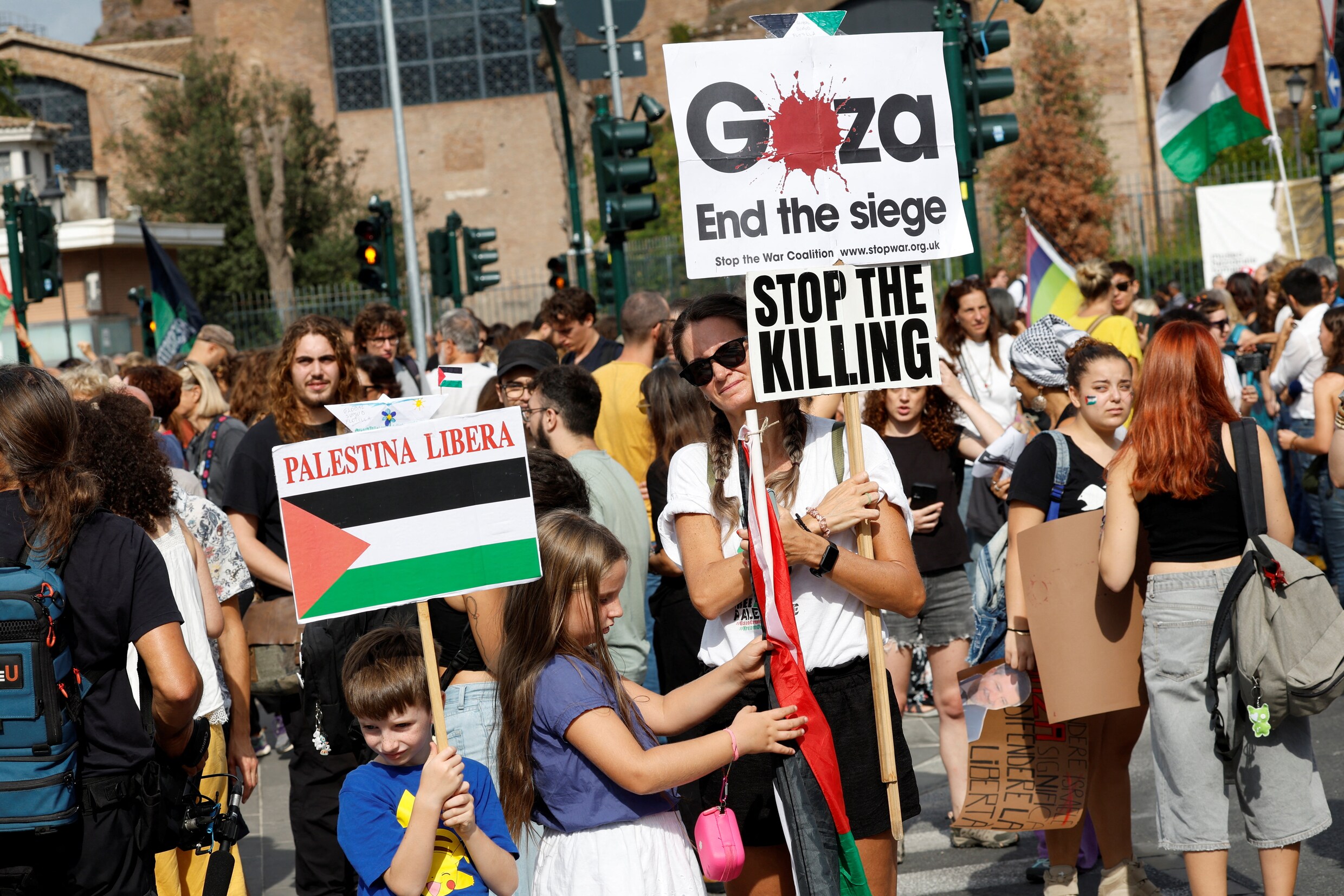 Italianen de straat op uit solidariteit met Palestijnen, stakingen in ...