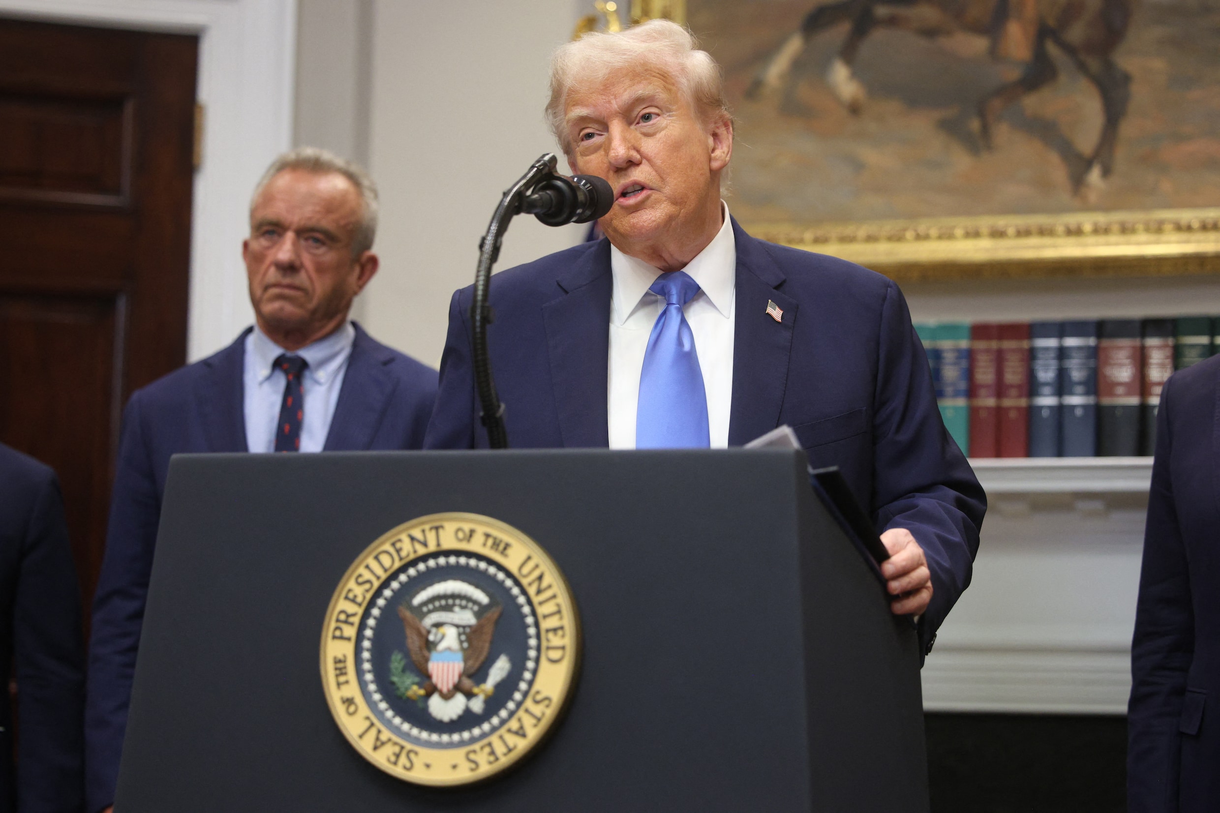 Live - President Trump. Commissie: handelsakkoord met VS beschermt ...