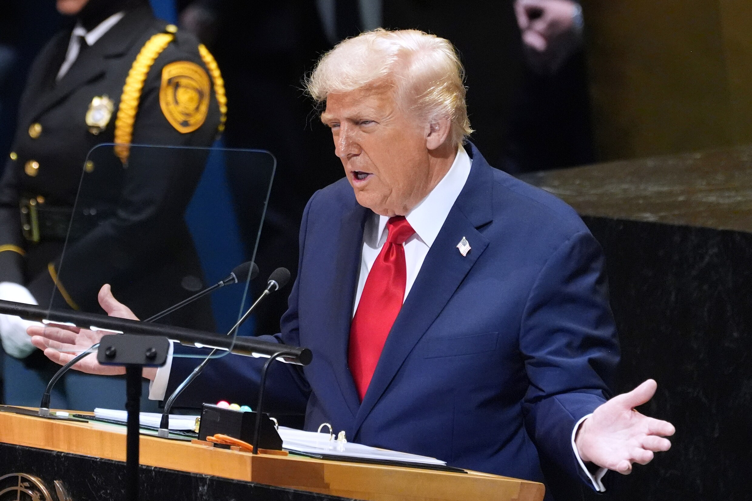 Live - President Trump. Commissie: handelsakkoord met VS beschermt ...
