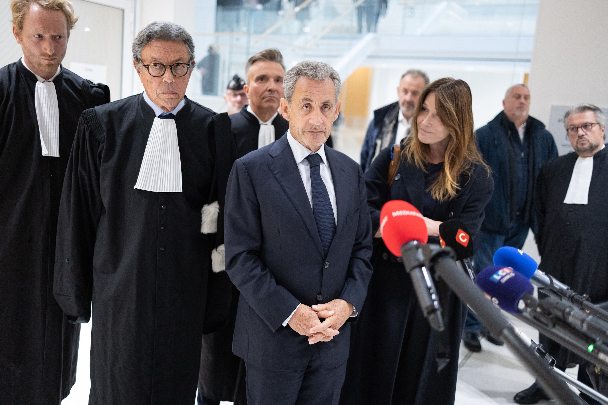 Oud-president Sarkozy krijgt vijf jaar cel: ‘Wat hier is gebeurd, is zeer ernstig voor de ...