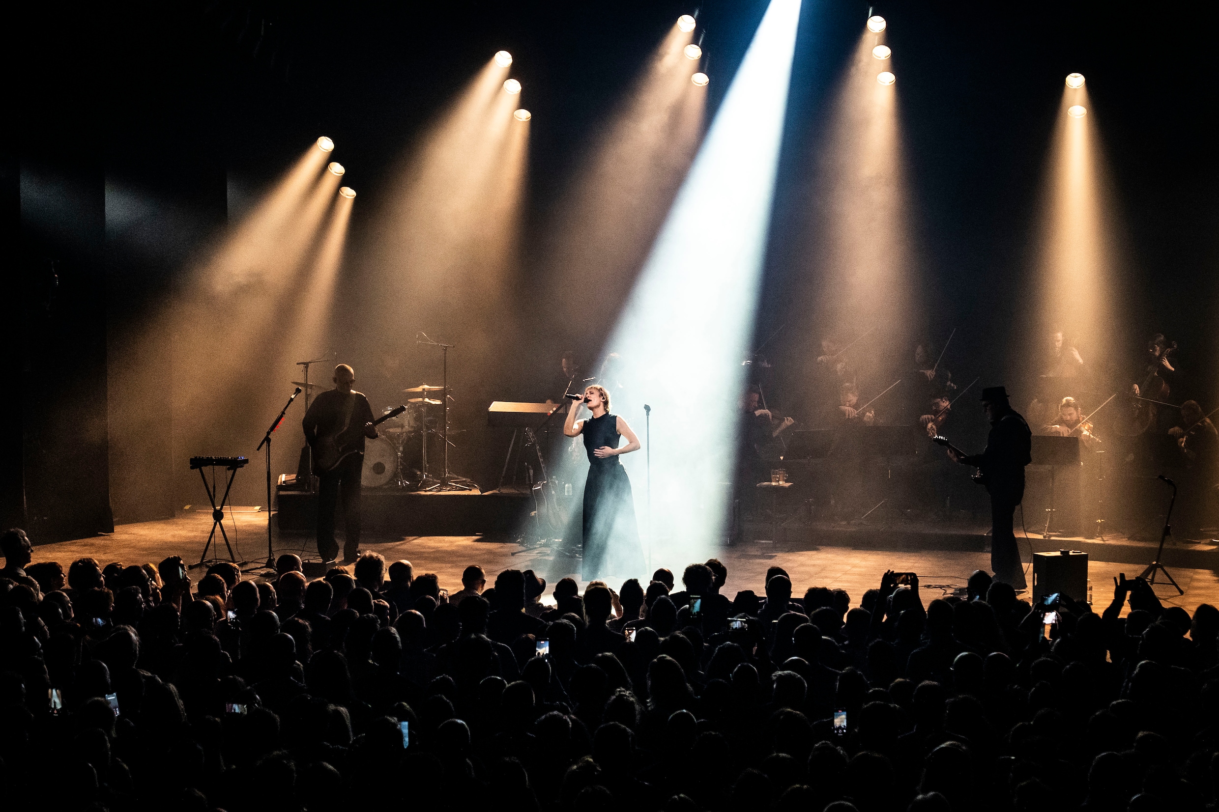 Hooverphonic in de AB: veel meer dan hulde aan ‘The Magnificent Tree ...