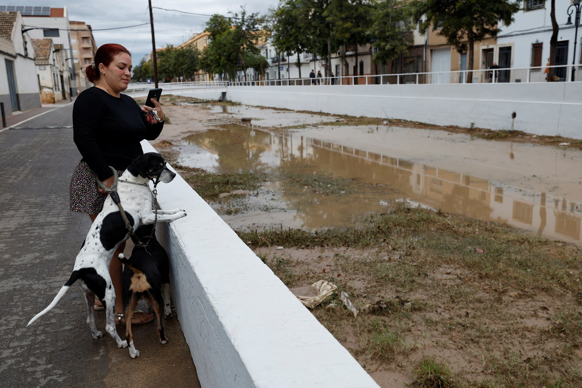 Code rood voor hevige regen in Valencia: ‘De straten zijn rivieren ...