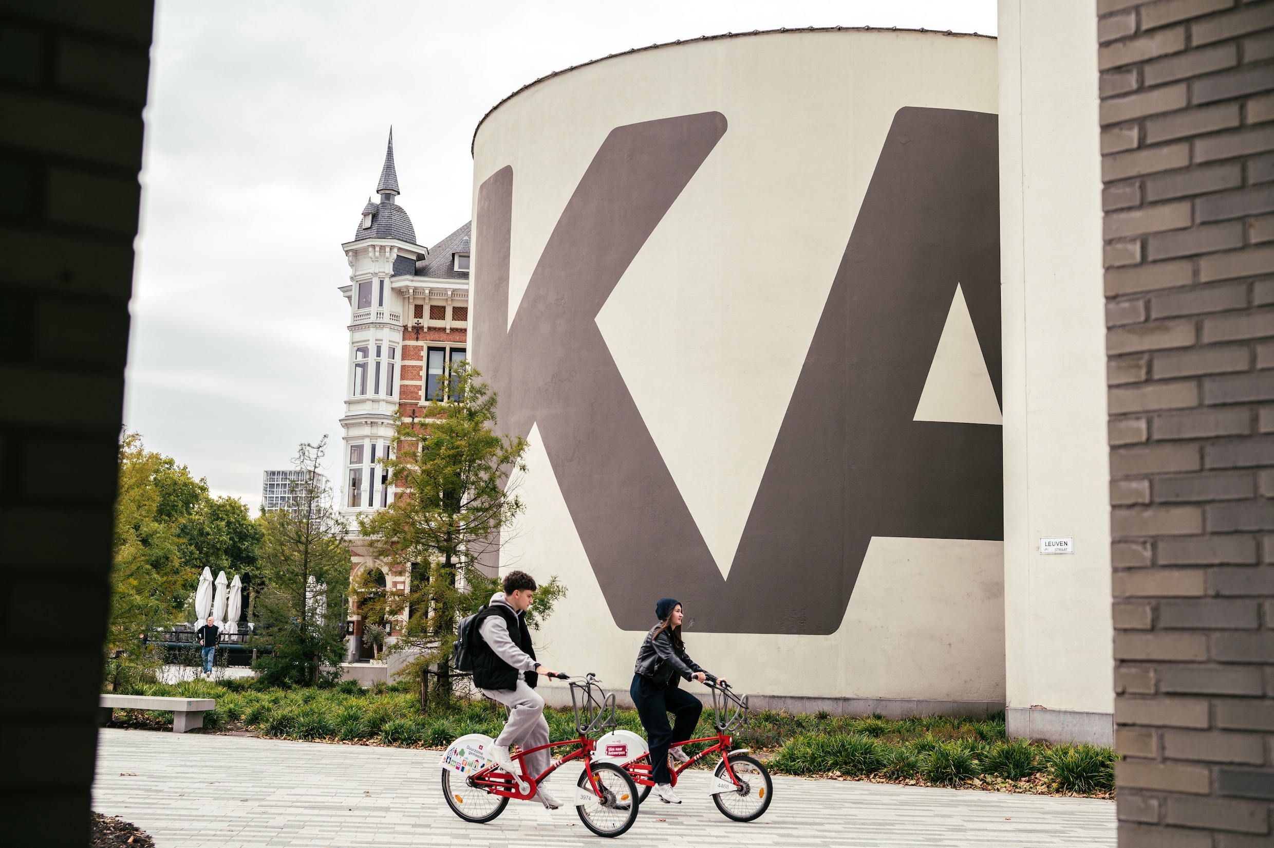 De onthoofding van het M HKA: ‘Het wordt gênant voor Gennez’ | De Morgen