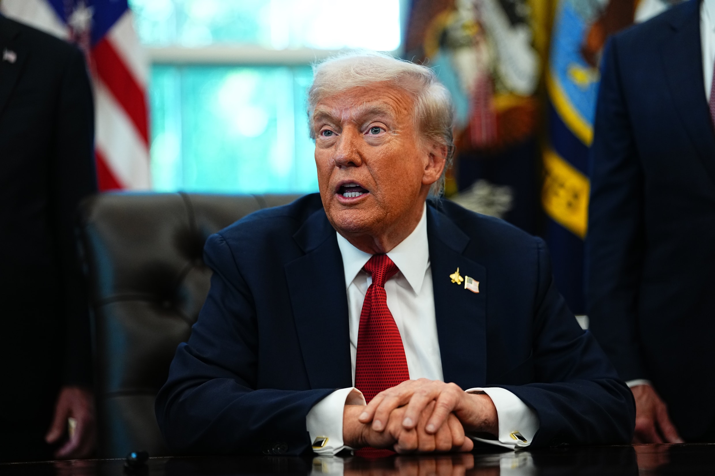 Live - Trump dreigt via wet uit 1807 noodtoestand uit te roepen om ...