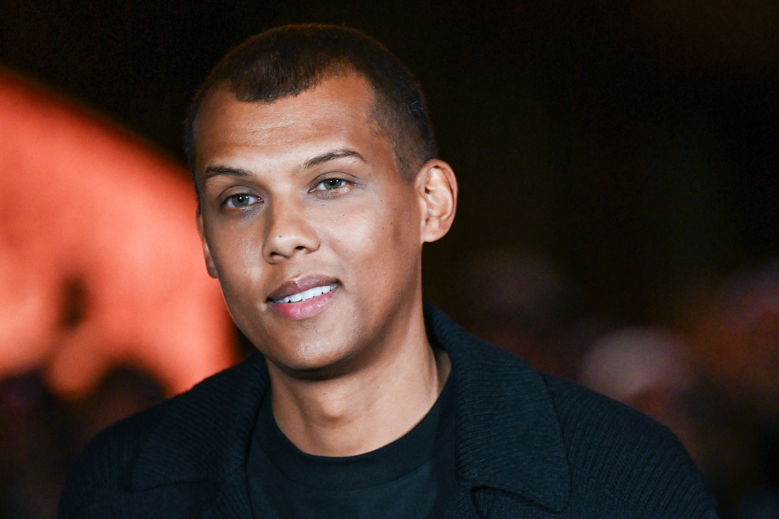 Populaire AI-cover van ‘Papaoutai’ officieel gereleaset op label van ...