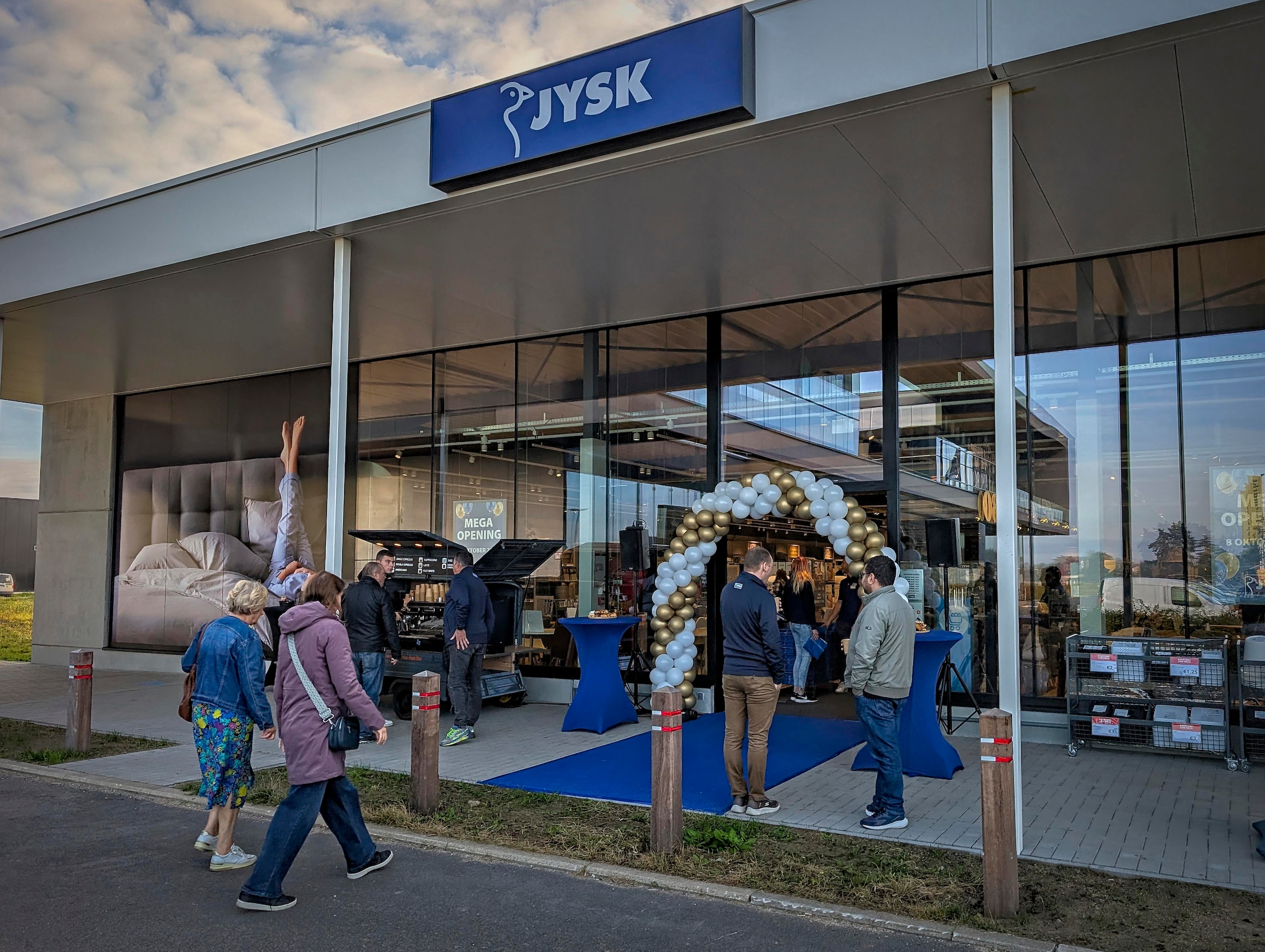 Meubelketen JYSK breidt fors uit in België: overname van 9 Leen Bakker ...