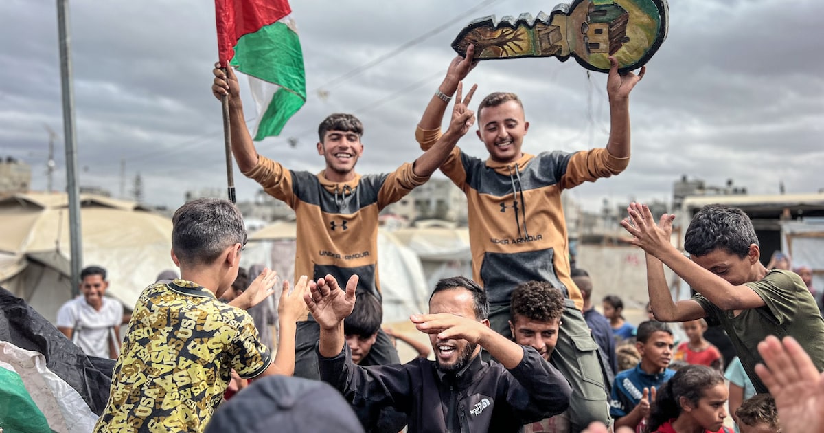 Palestijnen in verwoest Gaza reageren opgelucht maar blijven op hun ...