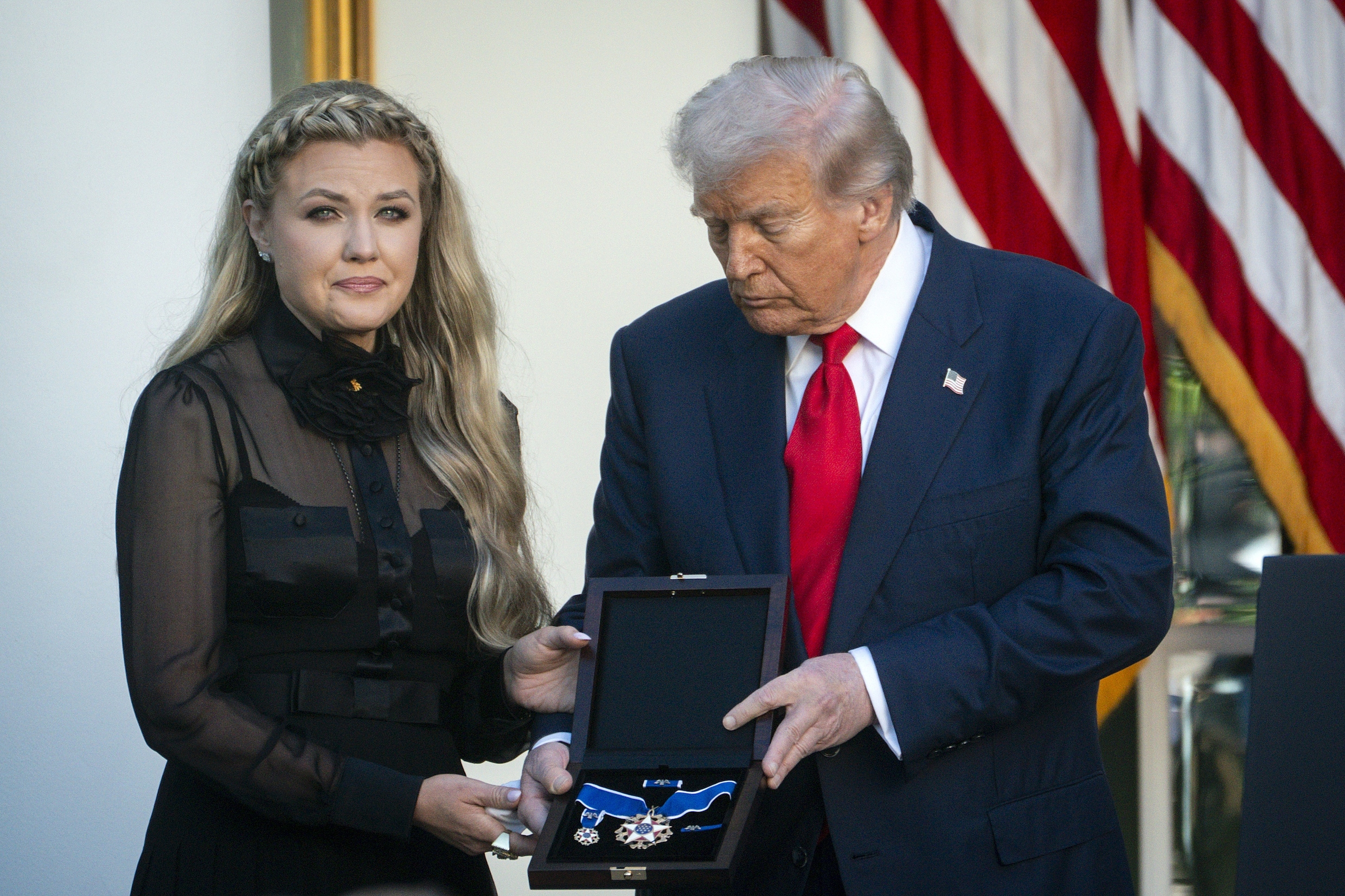 Live - Trump ziet voorlopig af van troepeninzet in San Francisco op ...