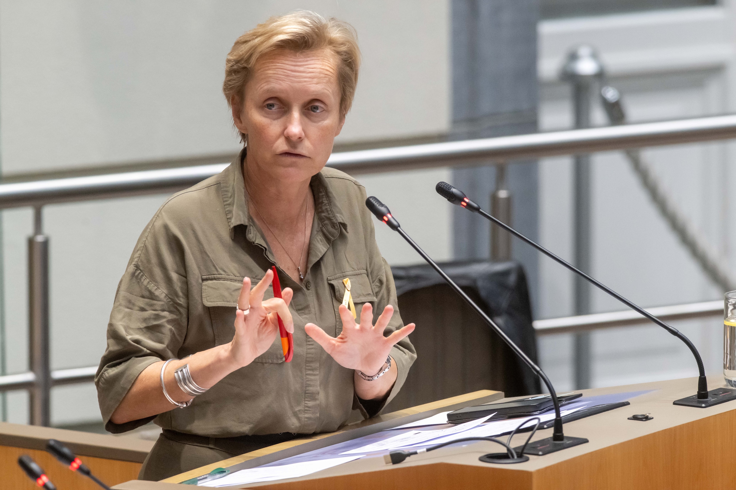 Ook sportminister De Ridder onder vuur in atletiekhetze: ‘Dit zijn ...