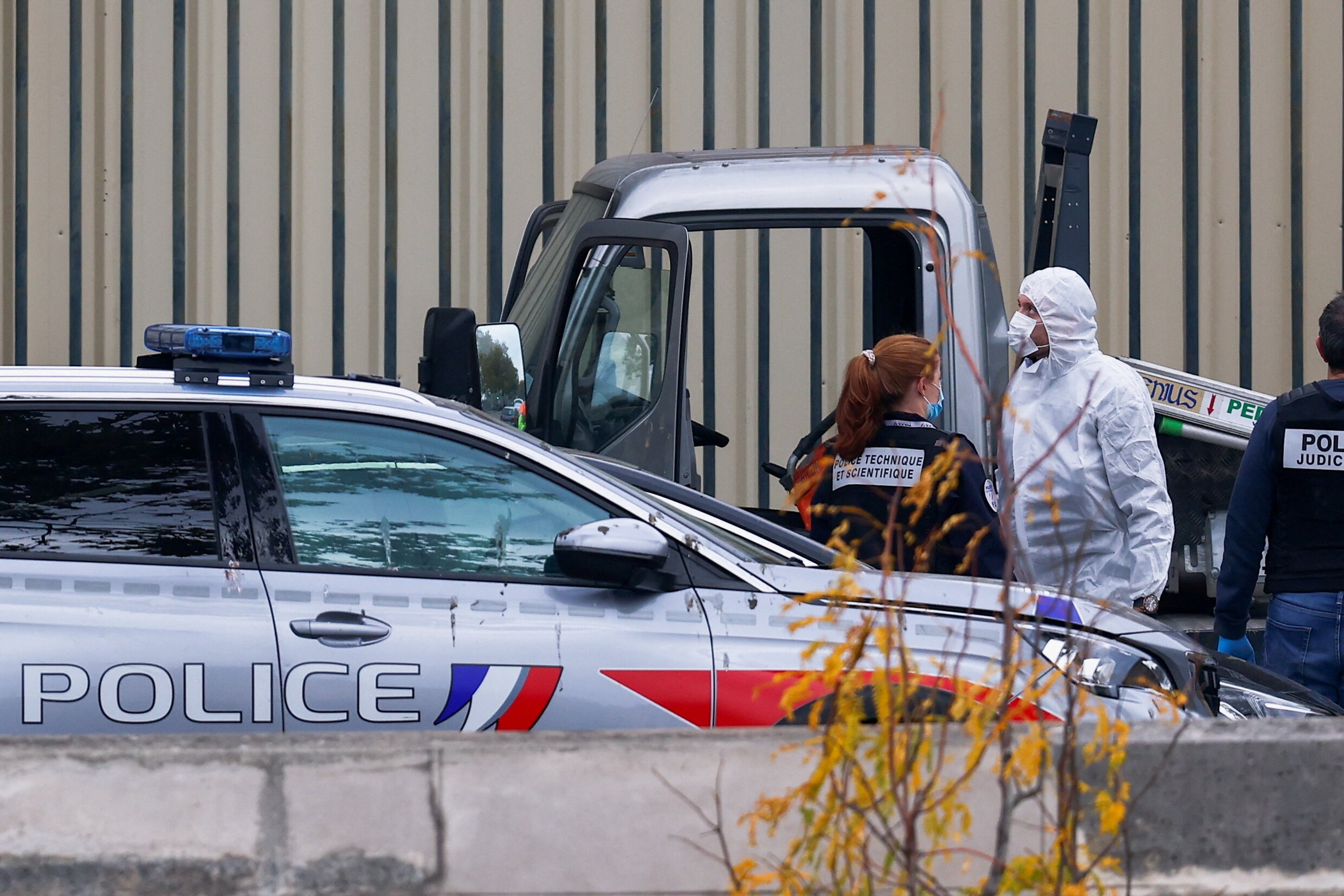 Daders kunstroof Louvre nog op vrije voeten, Macron: ‘We brengen hen ...