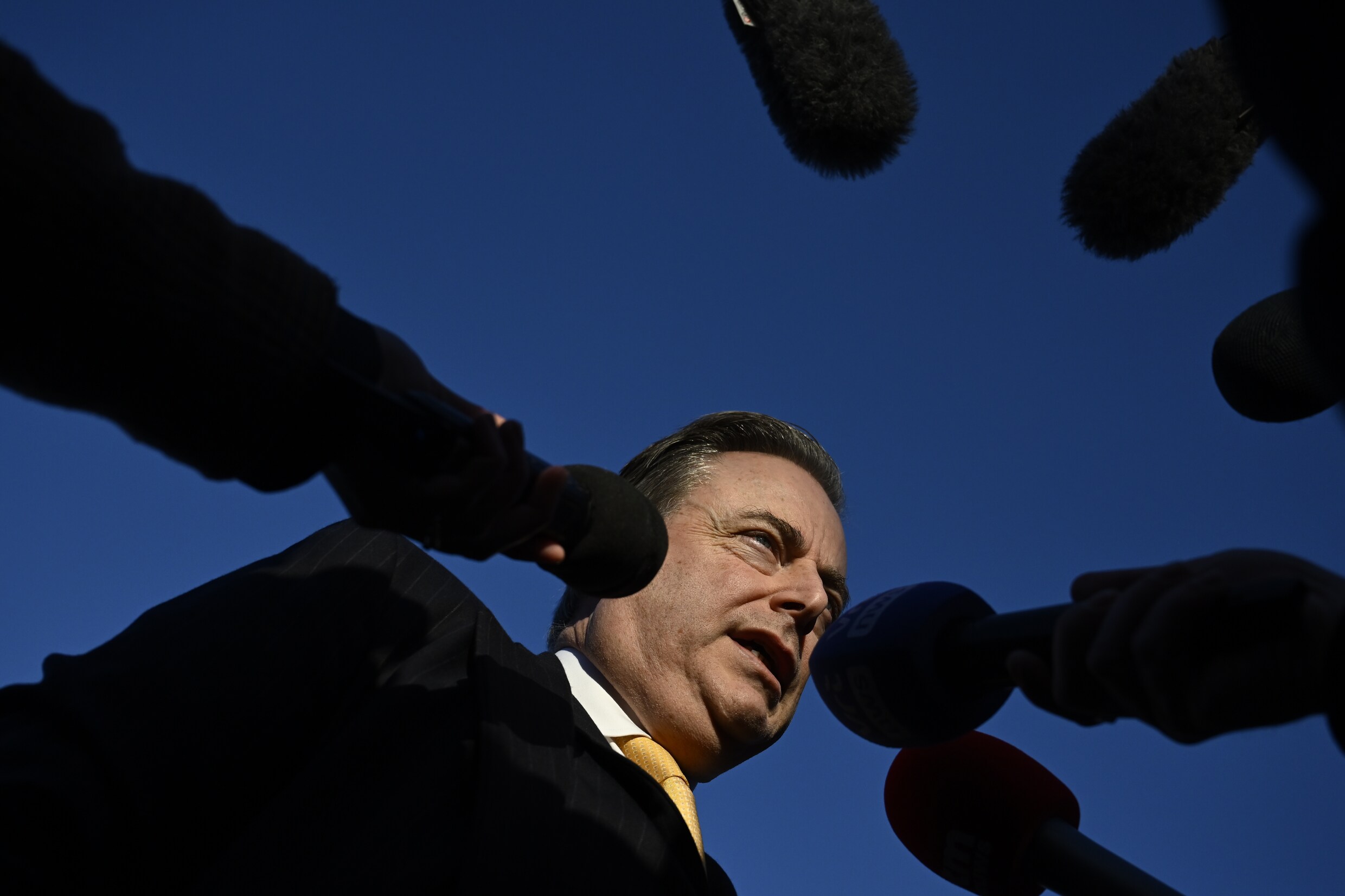 Live - Politiek. Premier Bart De Wever spreekt Kamer toe na bezoek aan ...