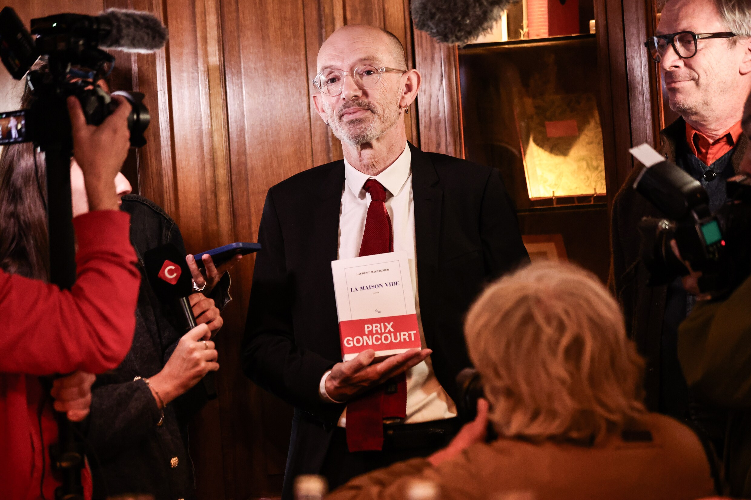 Laurent Mauvignier wint Prix Goncourt, Belgische Caroline Lamarche ...