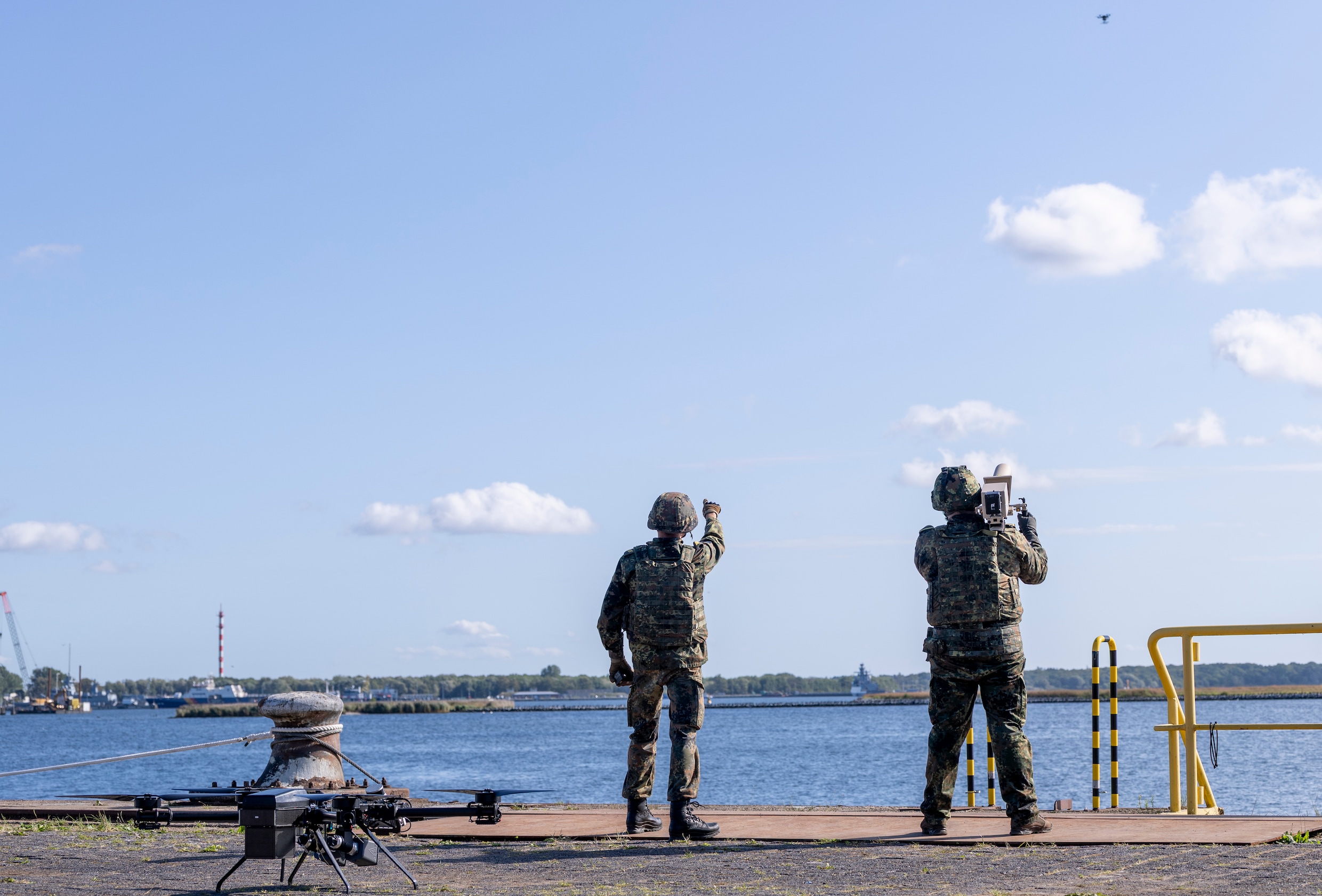 Live - Dit jaar al bijna 200 drones gespot nabij legerbasissen in het ...