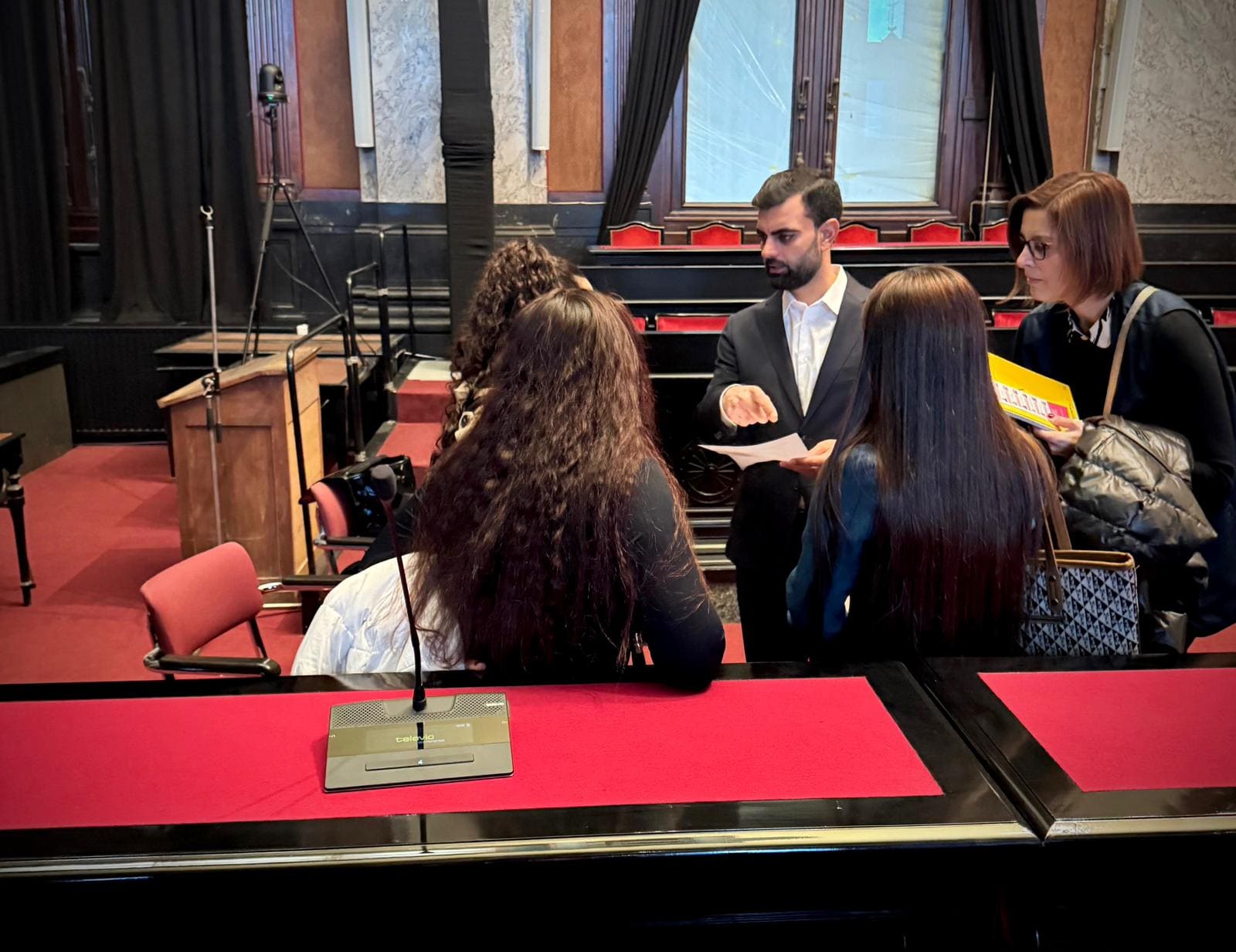 Hoe twee tienermeisjes uit Irak als slavinnen bij een Belgische ...