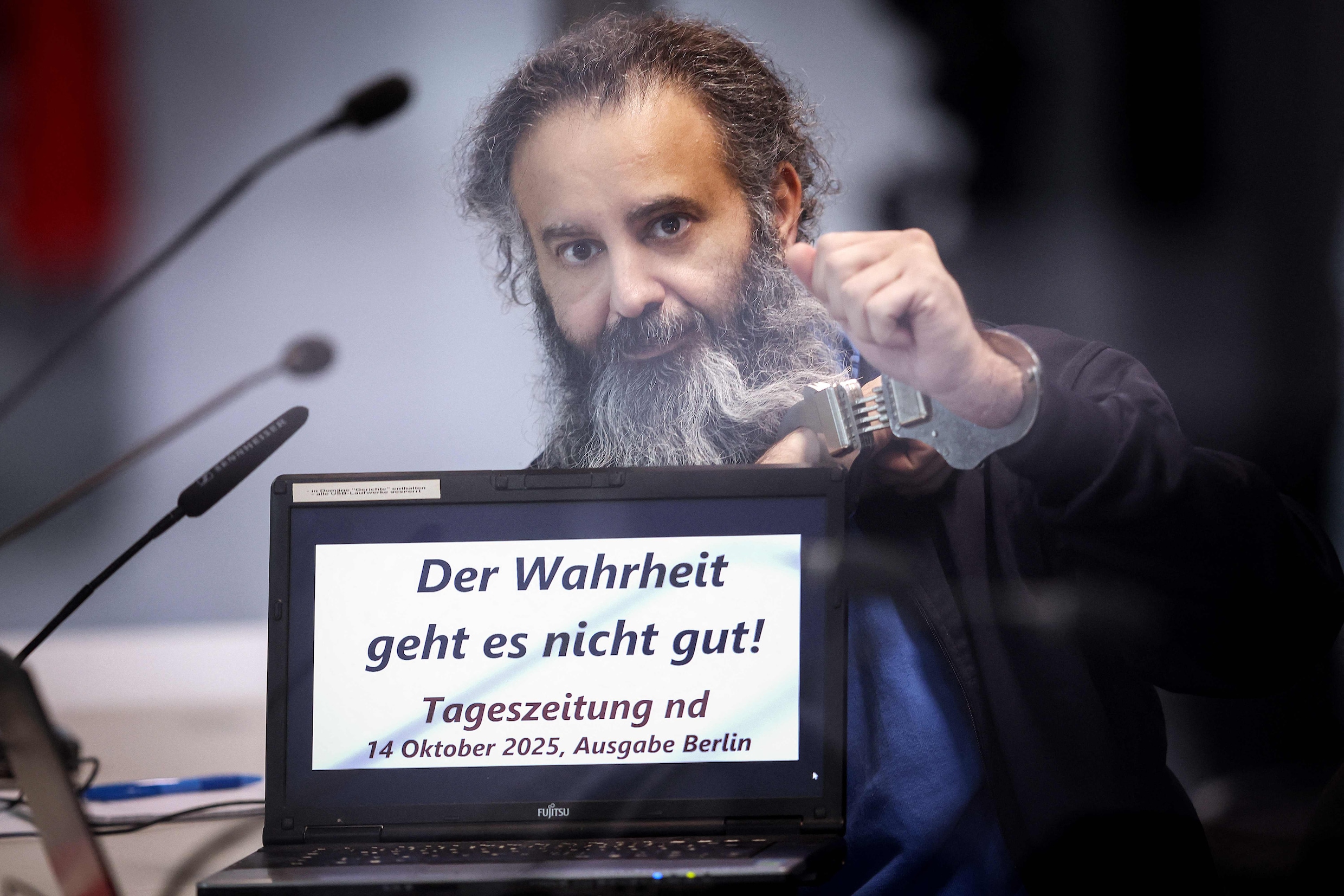 Dader aanslag kerstmarkt Maagdenburg maakt show van eerste procesdag en ...