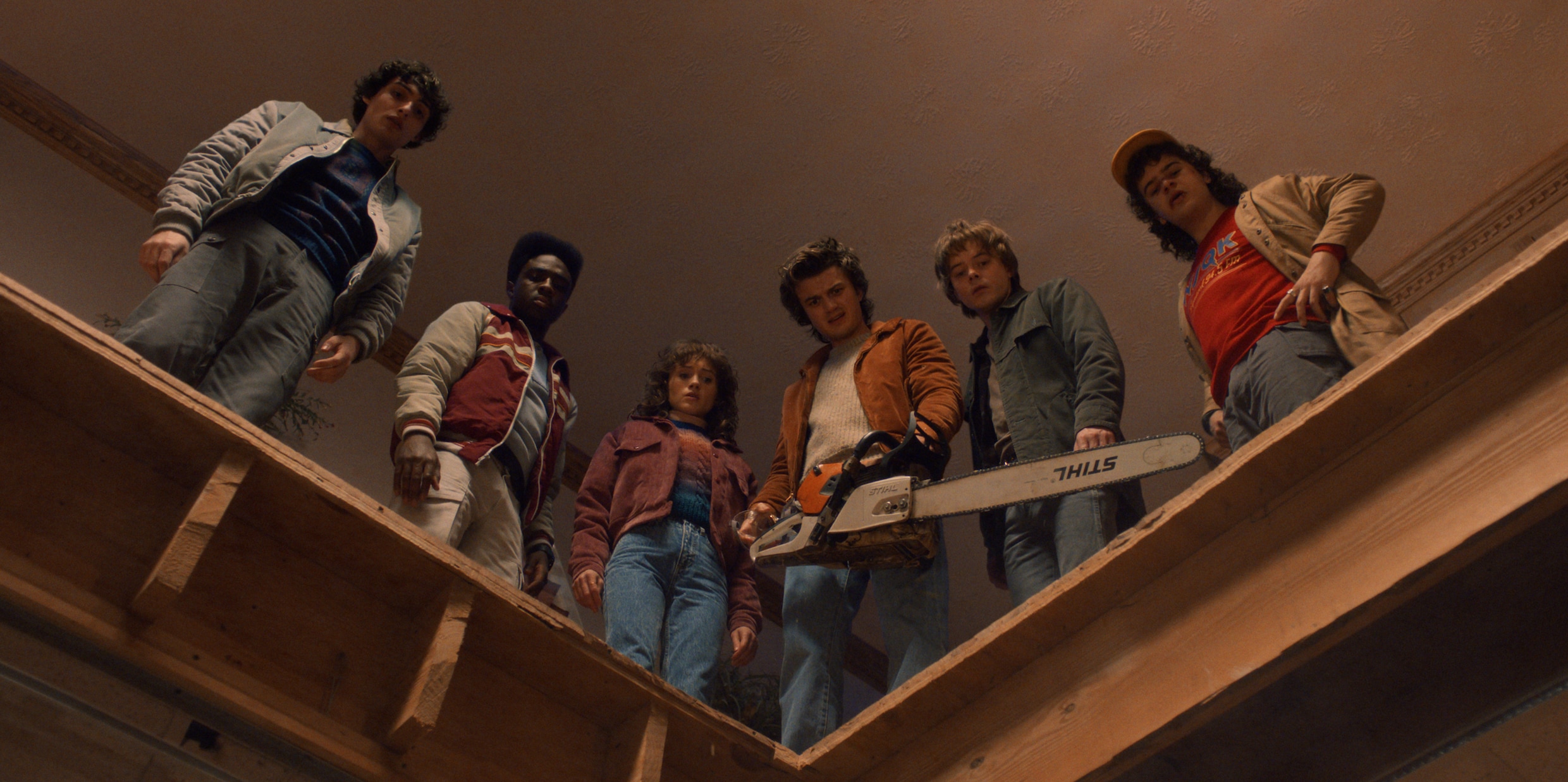 De cast van ‘Stranger Things’ neemt afscheid van hun gedeelde jeugd ...