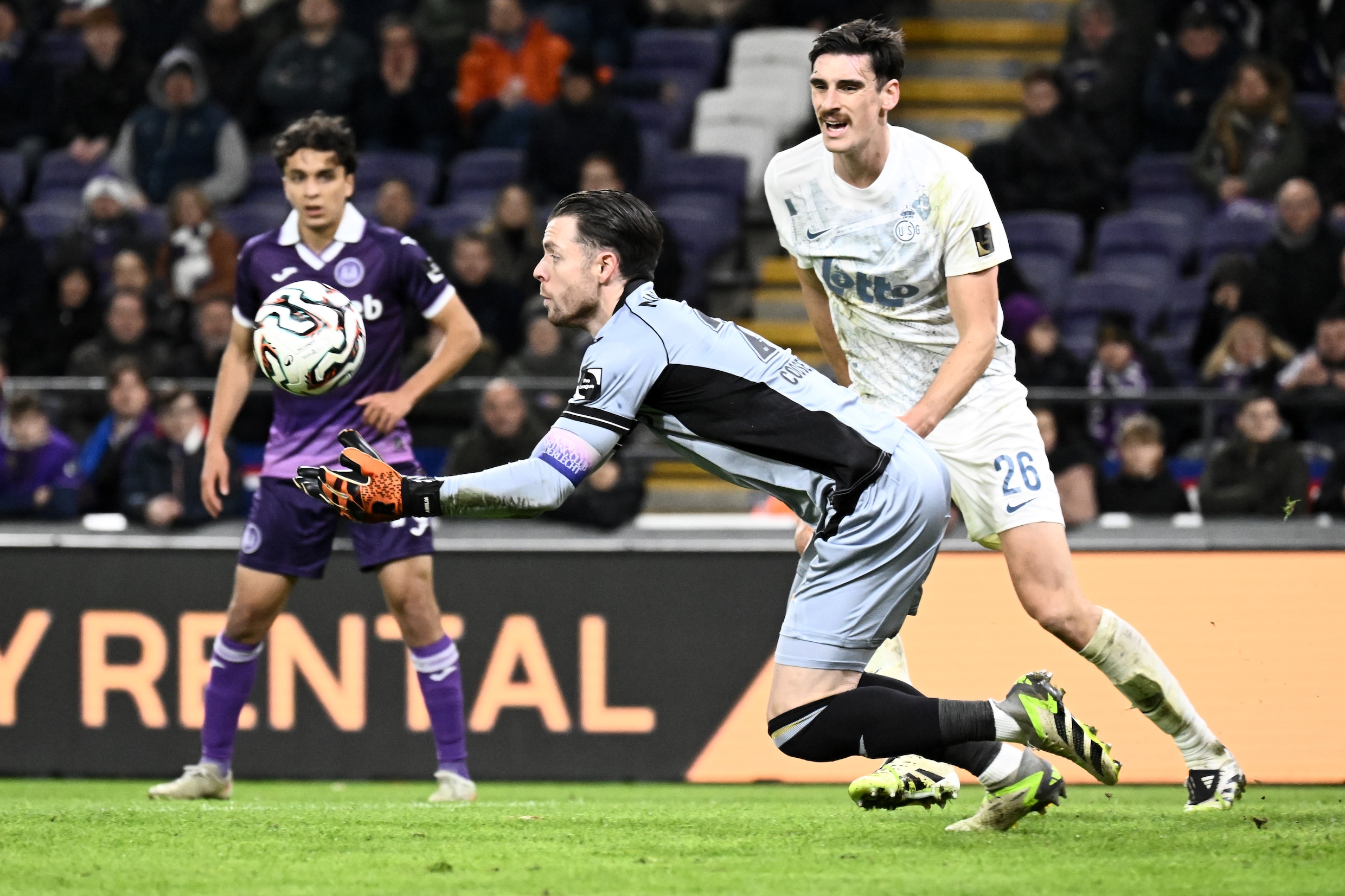 Hoe Anderlecht zonder echte goalgetter in de top drie meedraait | De Morgen