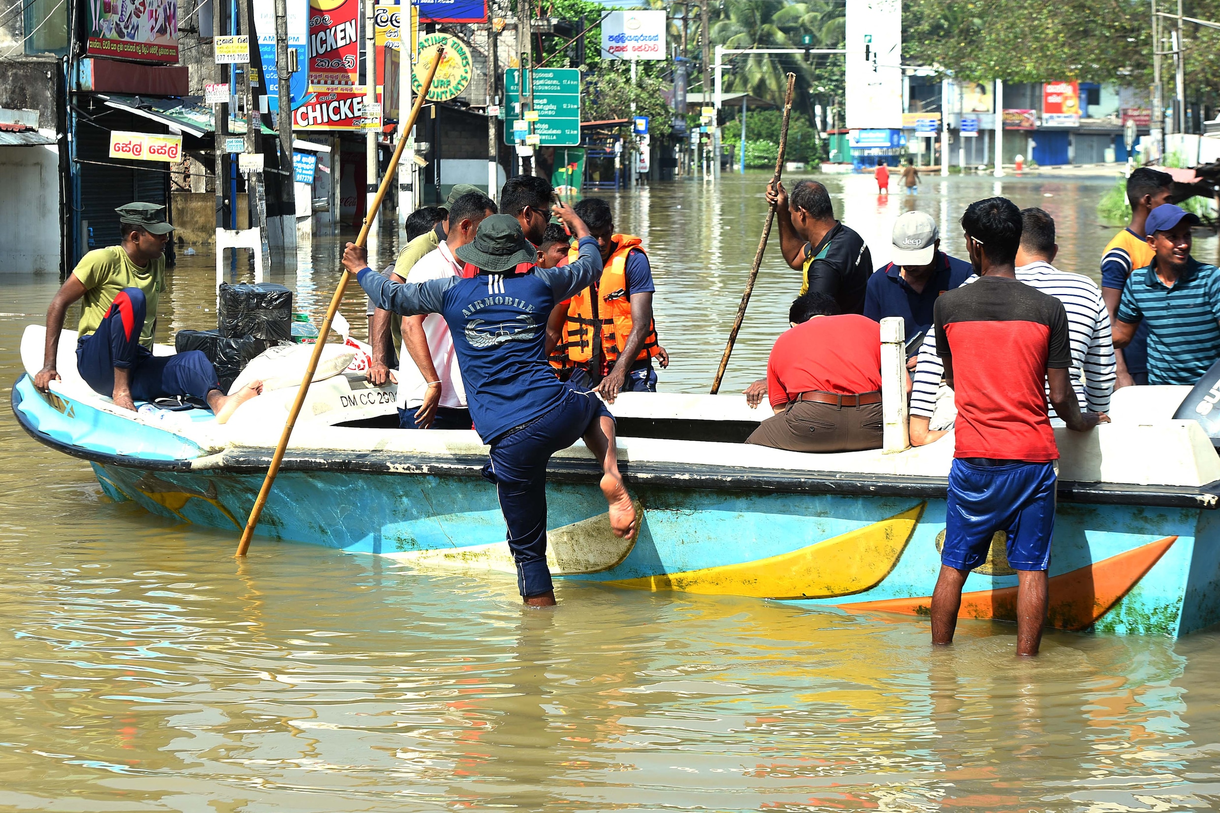 Noodweer in Azië eist al meer dan 1.200 levens: Sri Lanka vraagt ...