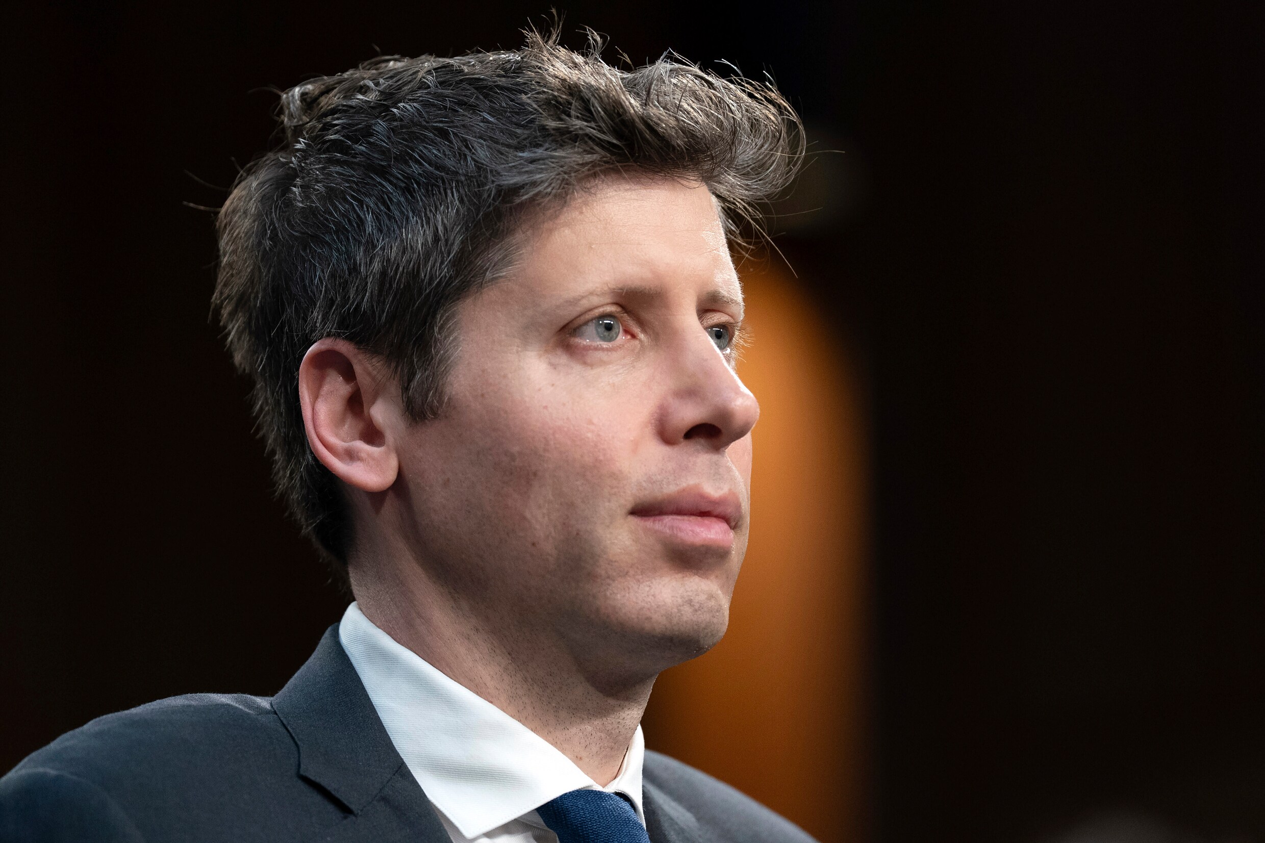 Alarmbellen gaan af bij OpenAI: de race tegen Google wordt er een op ...