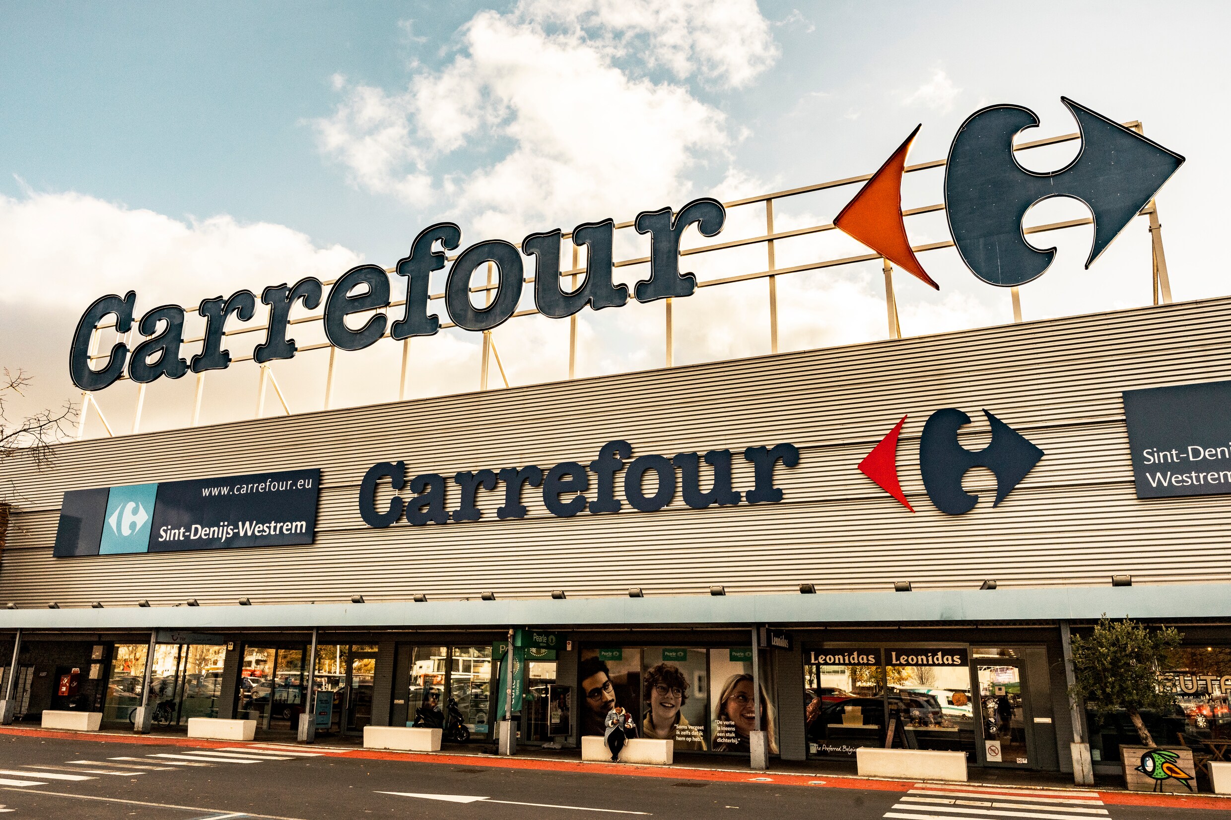 Akkoord bij Carrefour: winkels ook op zondagochtend open | De Morgen