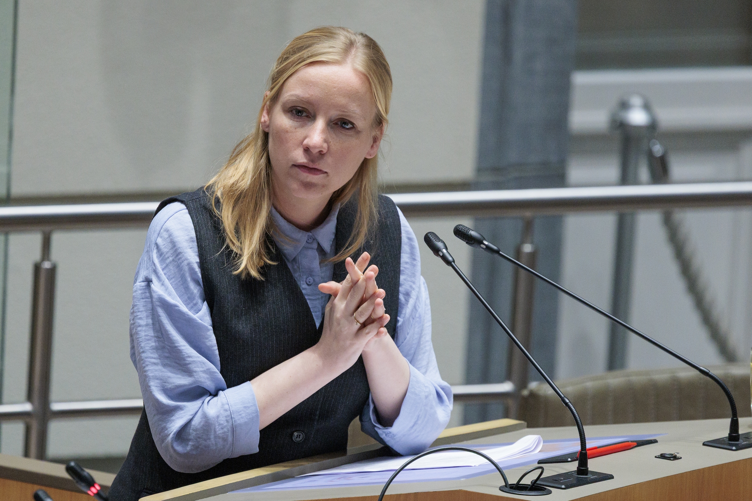 Live - Politiek. Minister Melissa Depraetere gaat op doktersadvies ...