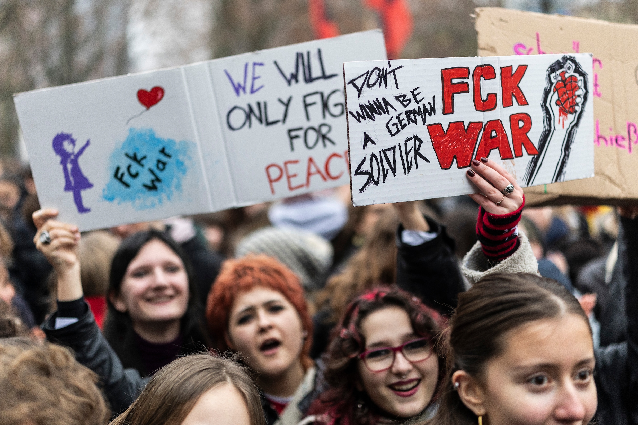 ‘Niet als kanonnenvoer eindigen’: duizenden Duitse jongeren protesteren ...