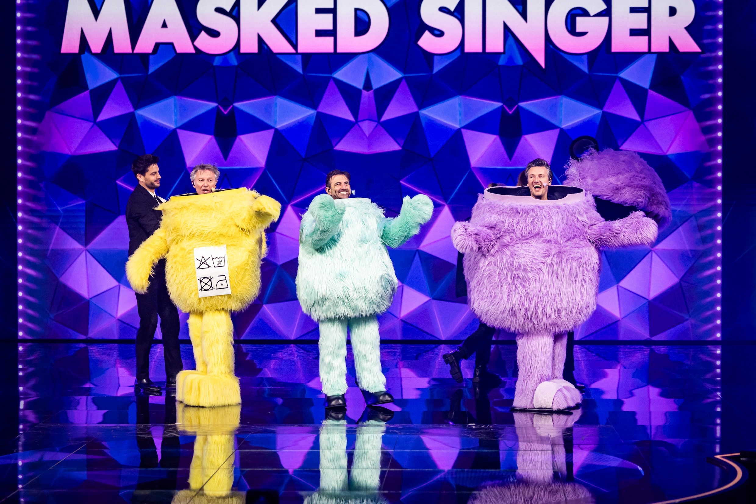 De Pluisjes vallen af in ‘The Masked Singer’: ‘We konden niet blíjven volhouden dat we van niks ...