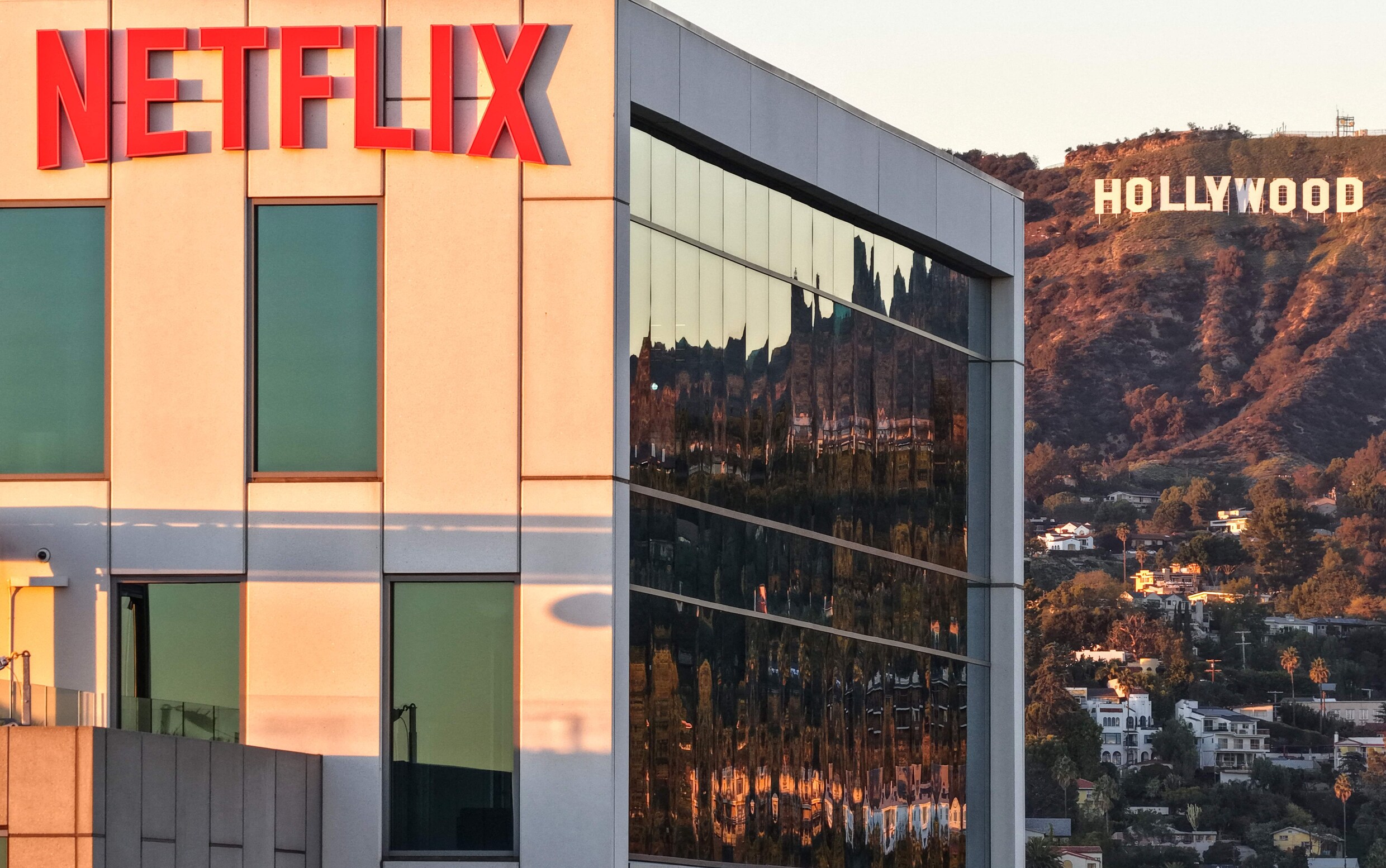 Trump uit twijfels over overname van Warner Bros. door Netflix: ‘Heel ...