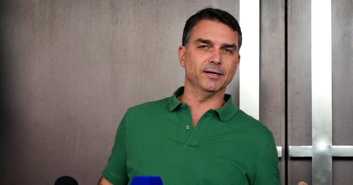 Flávio Bolsonaro, zoon van, overweegt zich terug te trekken uit ...