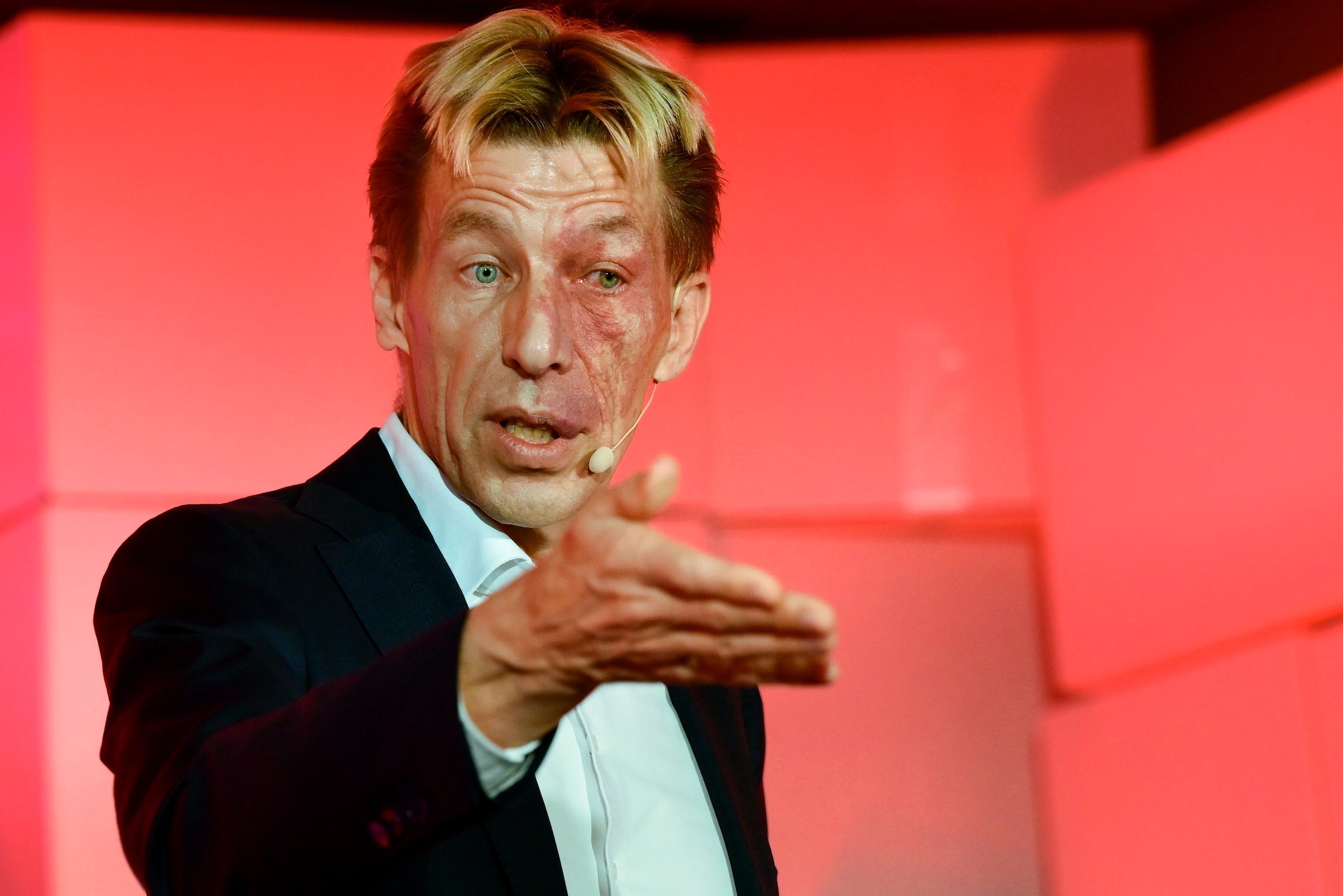 ‘Wij zijn maar een vervoerder van die pakjes’: Bpost-CEO Peeters ziet ...
