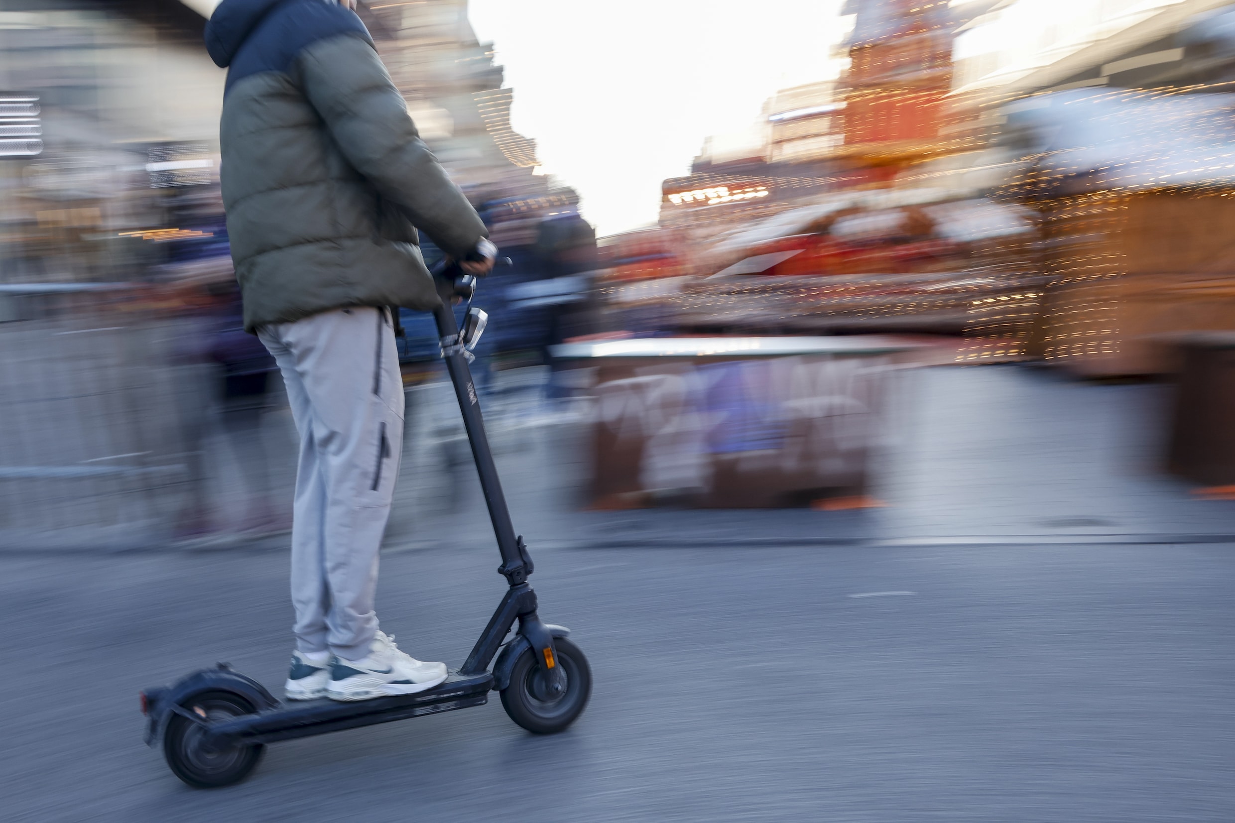 Handig vervoersmiddel of hinderlijk op het voetpad: wat vindt u van ...