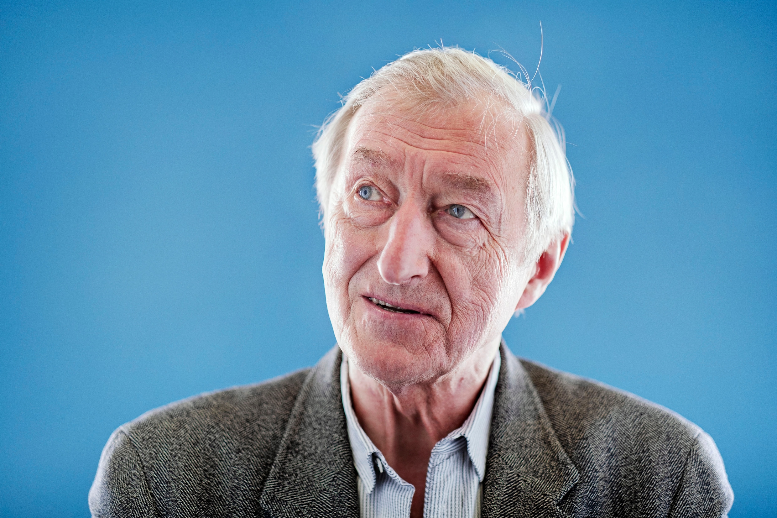 Na een halve eeuw schrijven lijkt Julian Barnes zichzelf naar het ...