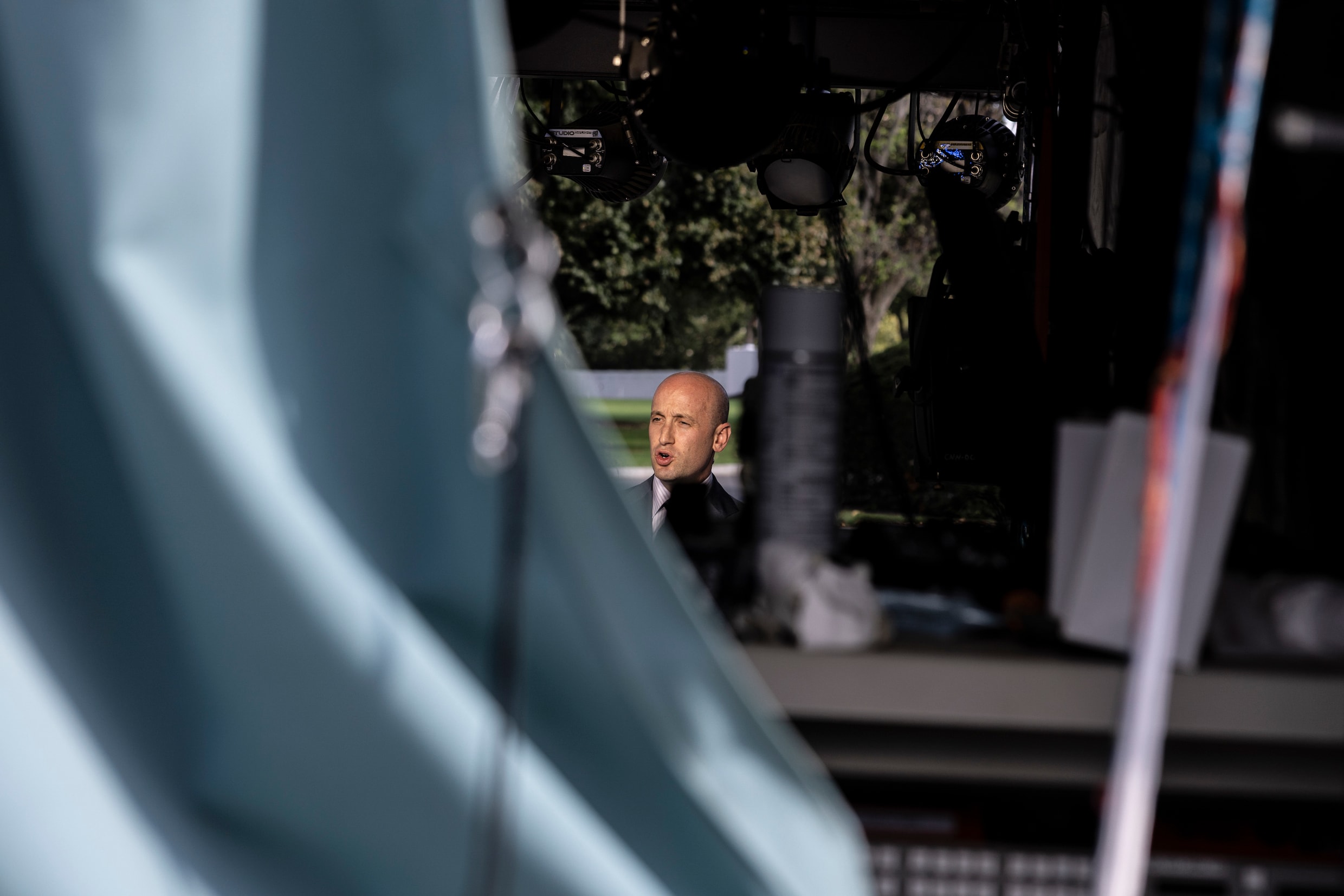 De man achter de imperiale ambities van Trump: wie is Stephen Miller ...