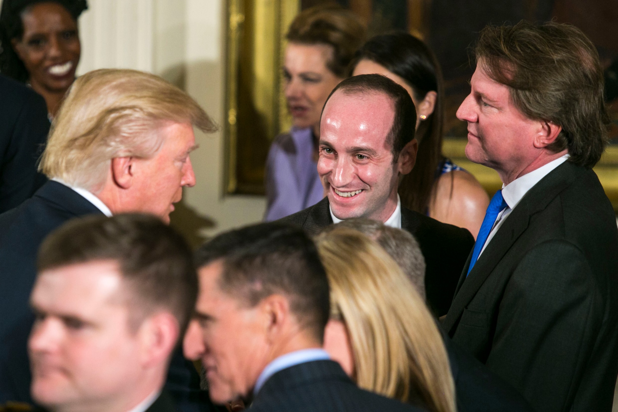 De man achter de imperiale ambities van Trump: wie is Stephen Miller ...
