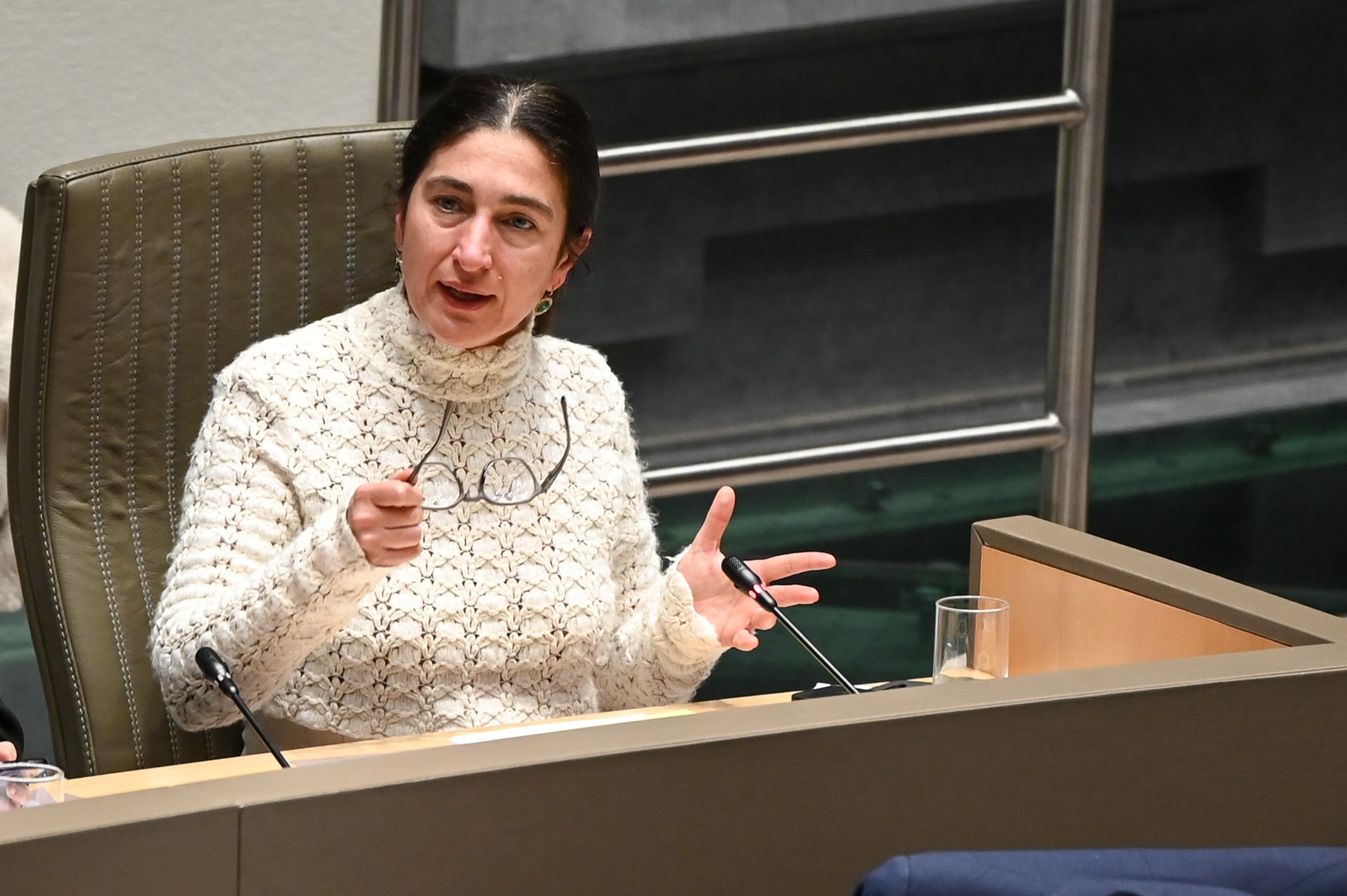 Live - Politiek. ‘Doofpotoperatie’: oppositie niet te spreken over ...