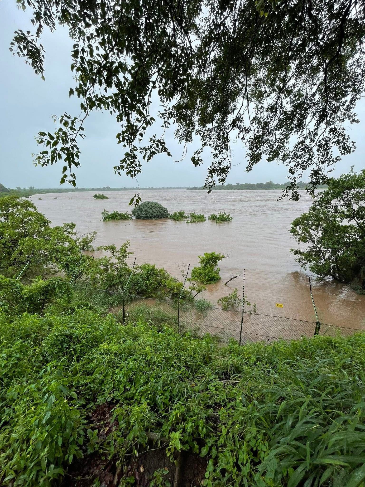 ‘Ergste overstromingen in meer dan 30 jaar’: ook Belgische toeristen ...