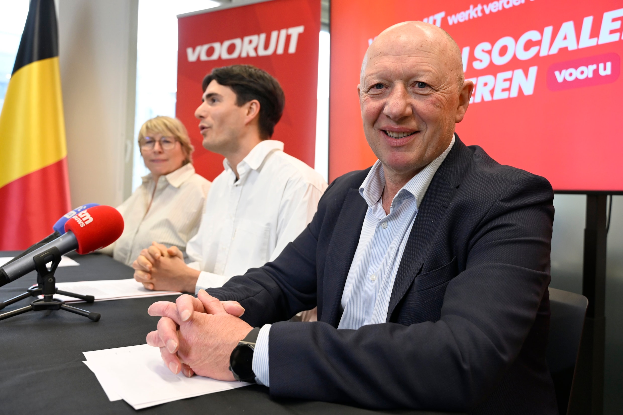 Een scherpe tong en ervaring tot in het Witte Huis: Hans Bonte vervangt ...