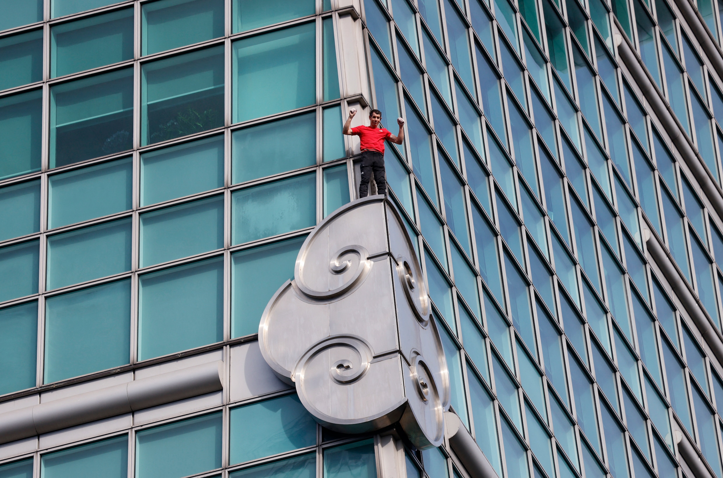 Klimmer Alex Honnold bereikt zonder touw of zekering top van 508 meter ...