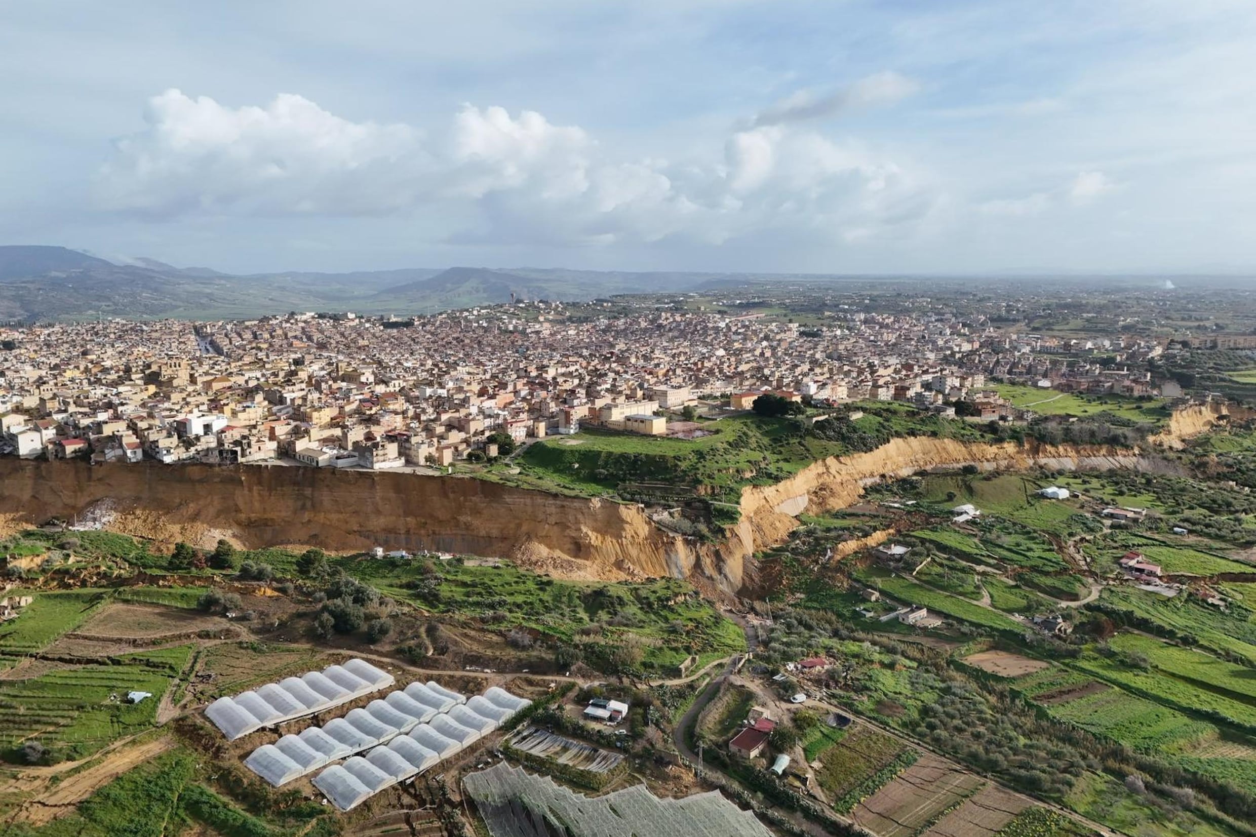 Huizen op rand van afgrond na aardverschuiving in Sicilië: duizend ...