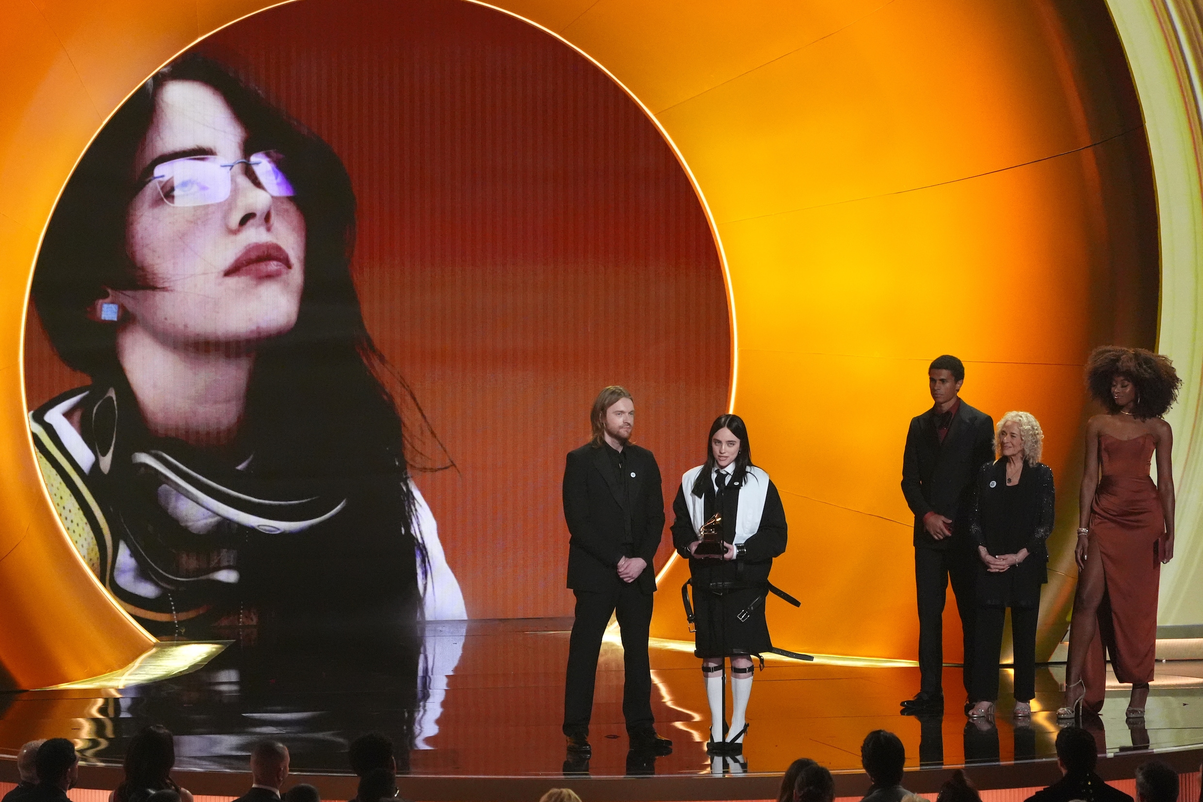 ‘Niemand is illegaal op gestolen land’: Grammy’s vormden podium voor ...