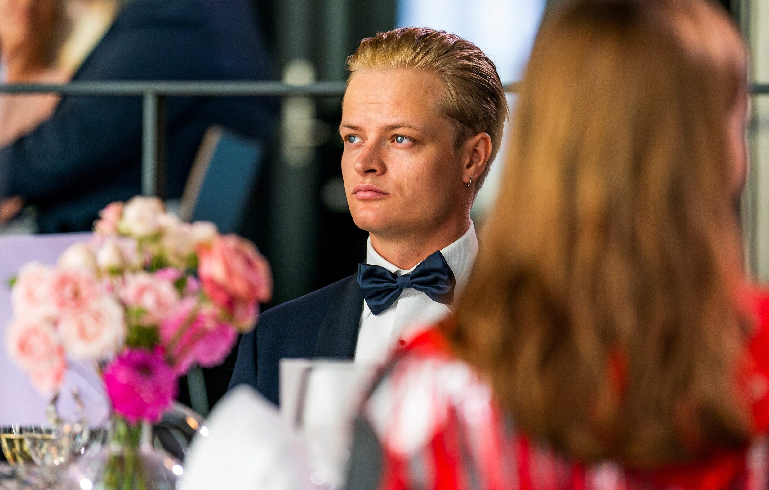 Noorse prins vlak voor rechtszaak opnieuw opgepakt, ditmaal voor ...
