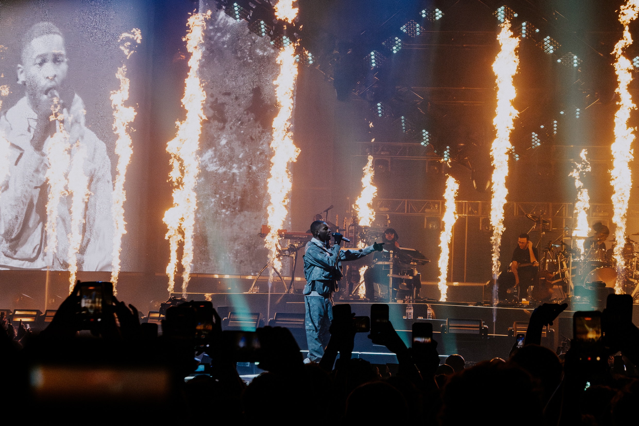 Dave in de ING Arena: het publiek zong mee alsof het ervoor collectief ...