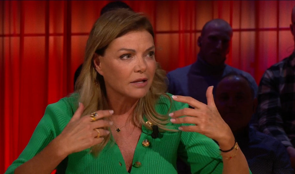 Goedele Liekens krijgt kritiek op open bloes terwijl ze ...