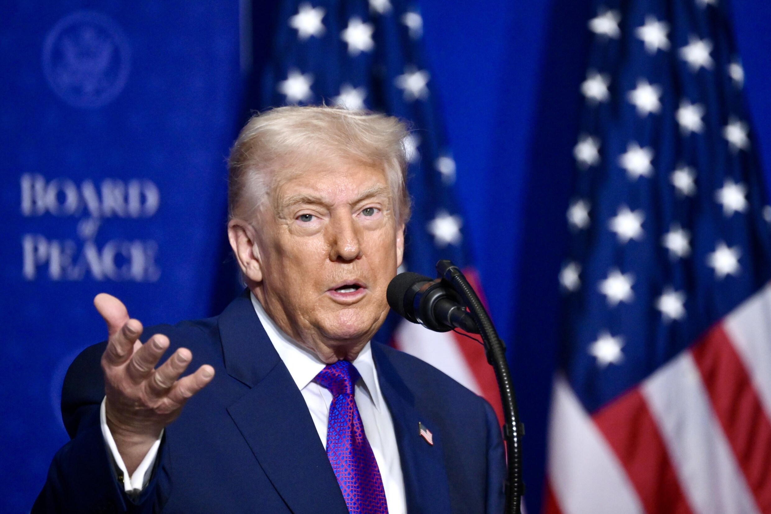 Live - Trump verhoogt wereldwijde importheffing van 10 naar 15 procent ...