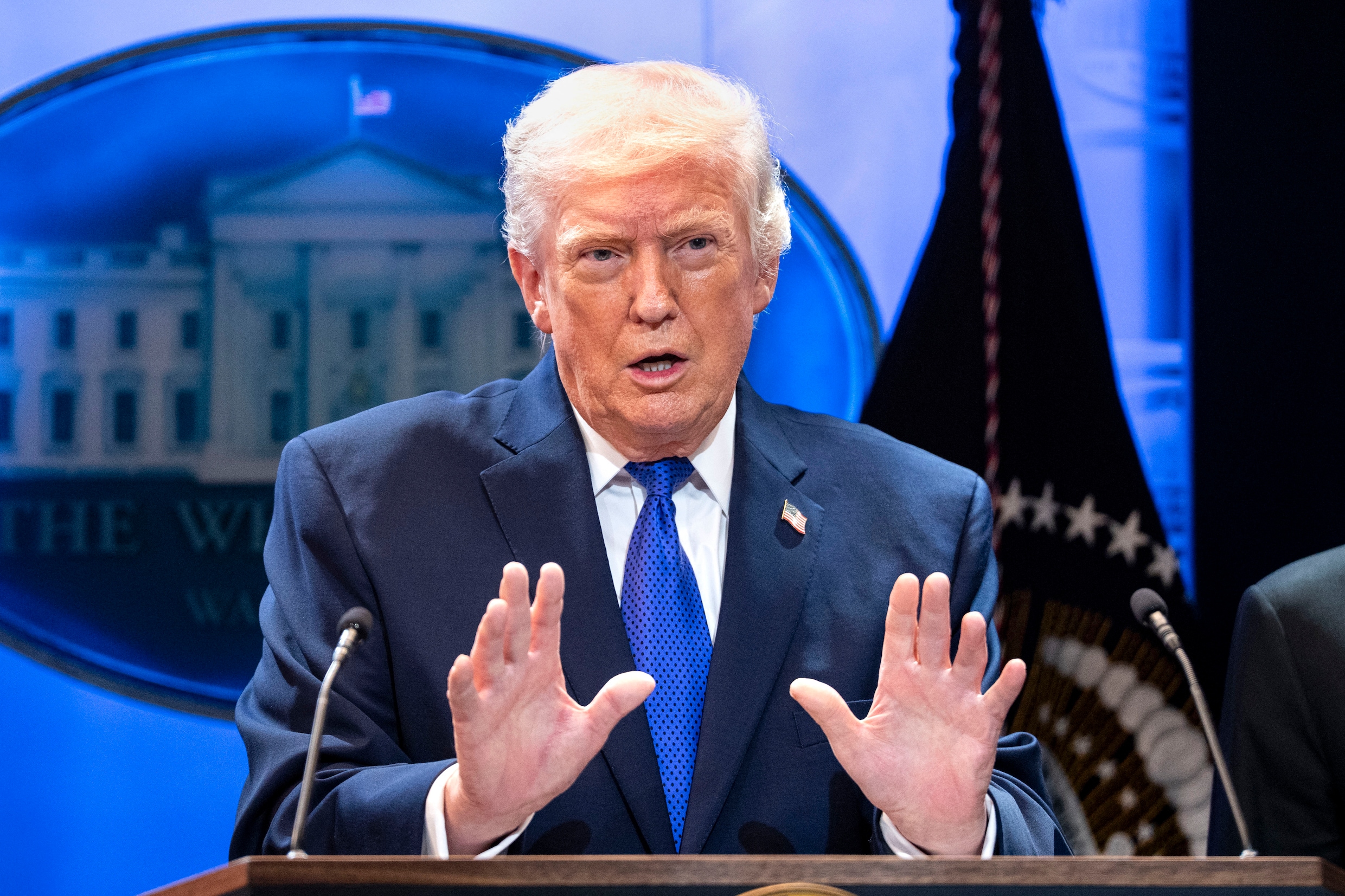 Live - Trump verhoogt wereldwijde importheffing van 10 naar 15 procent ...