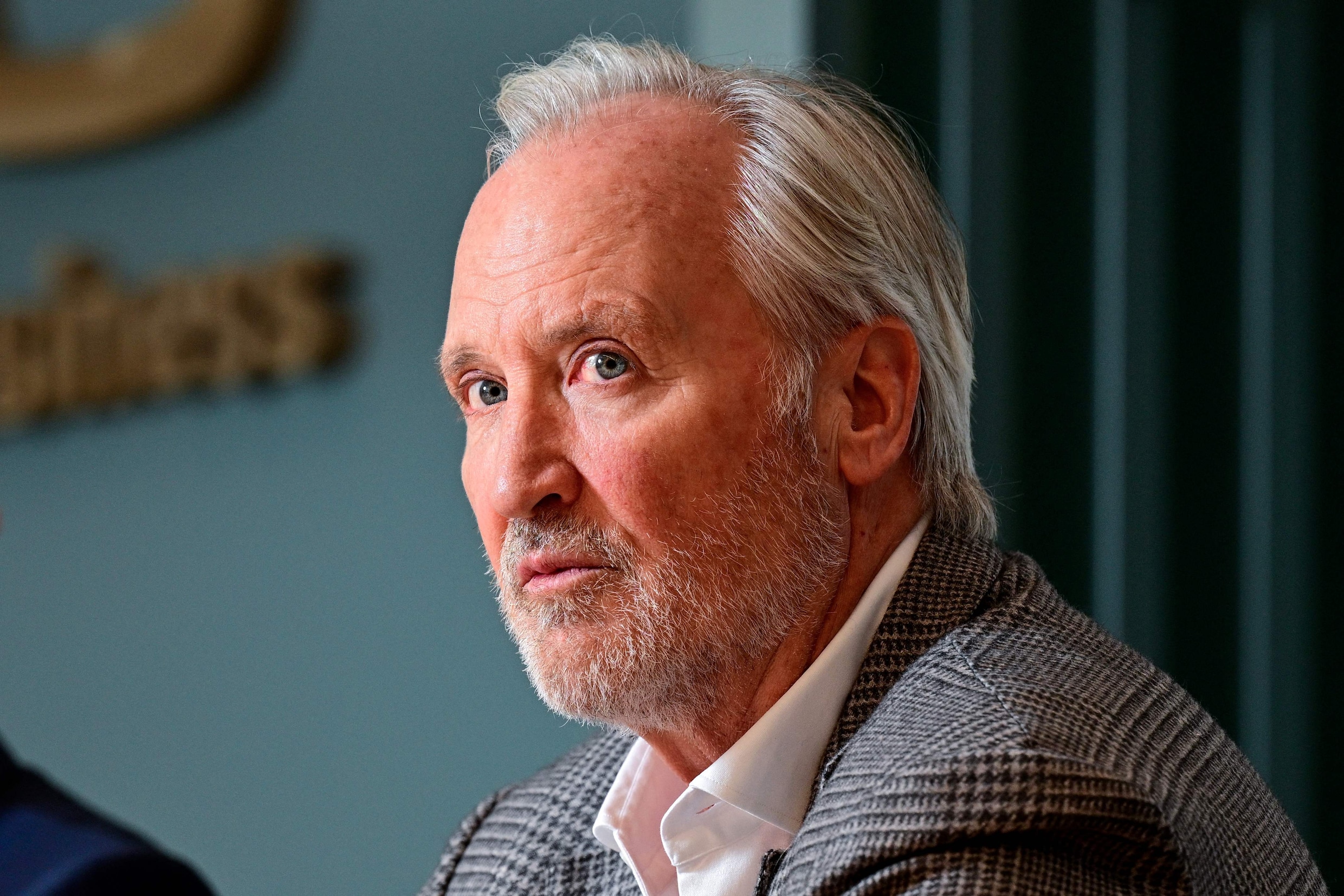 John Porter zet koers uit voor Telenet: Play blijft, personeel krimpt ...